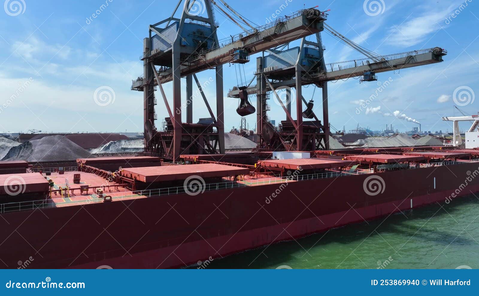 Bulk Carrier Ship Offloading Cargo by Crane for Processing Stock ...