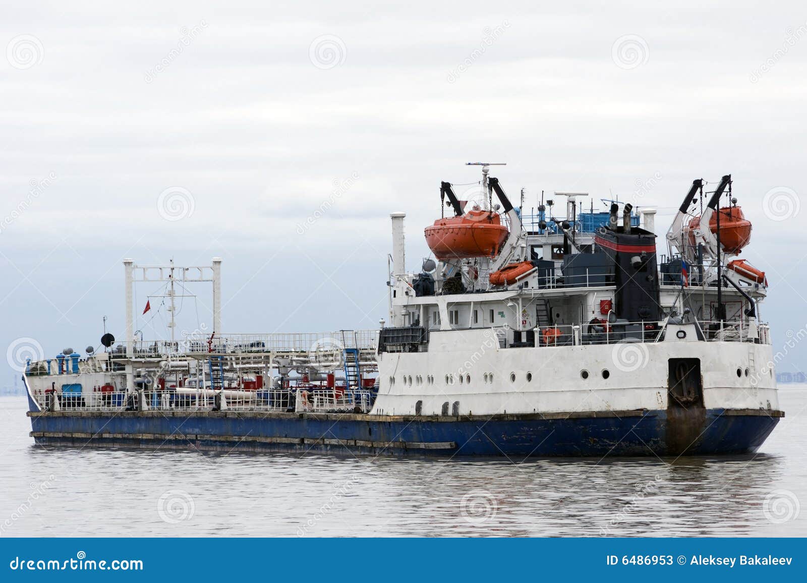 Bulk-oil barge stock image. Image of tank, commercial - 6486953