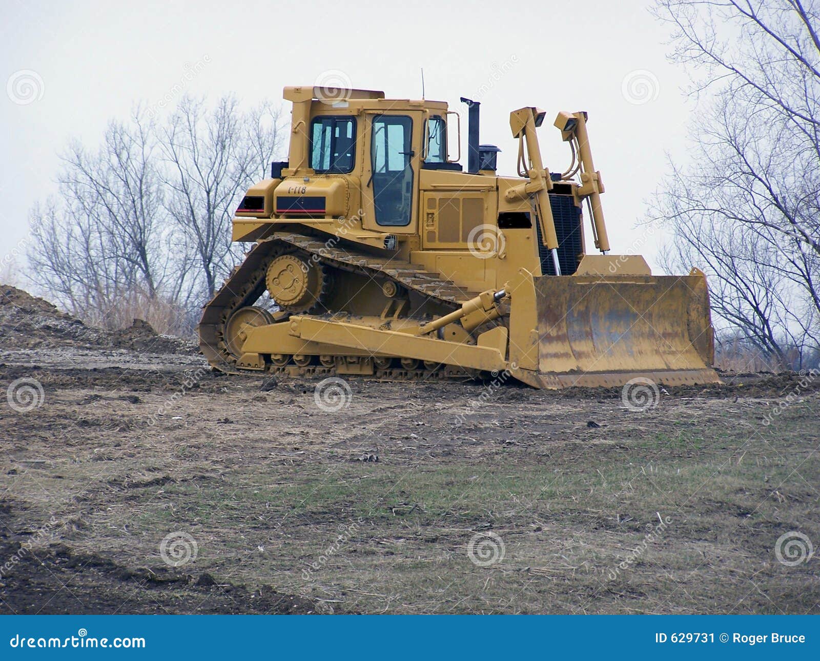 Bull dozer stock image. Image of dozer, bull, moving, equipment - 629731