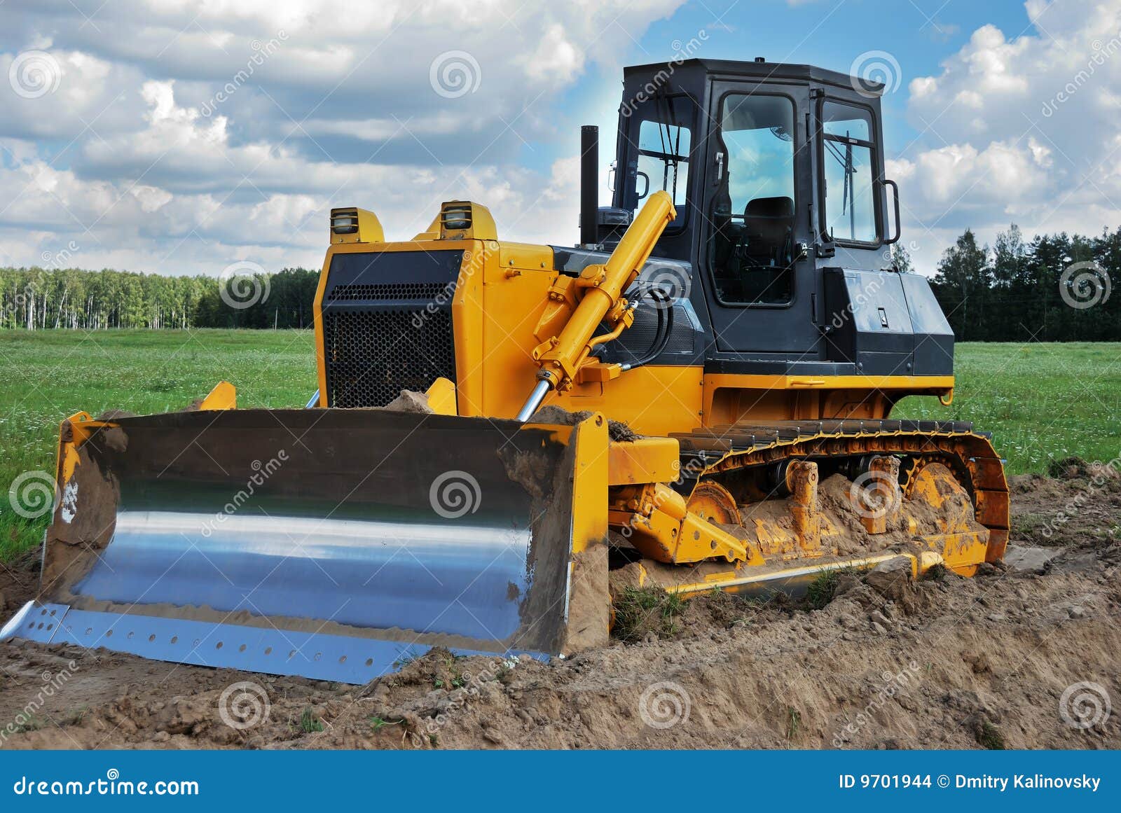 Bulldozer stock photo. Image of shovel, tractor, machinery - 9701944