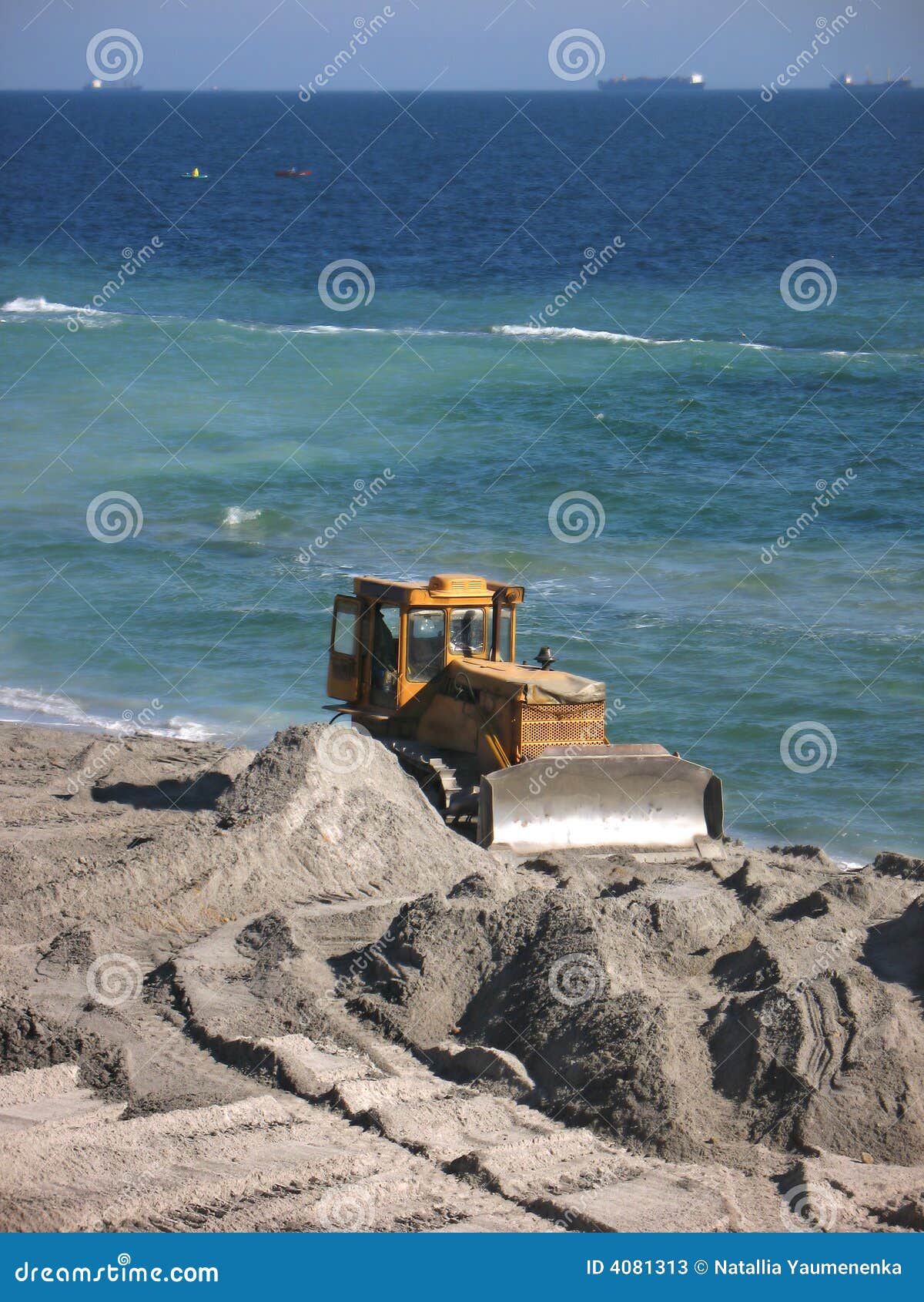 Bulldozer on the beach stock image. Image of caterpillar - 4081313