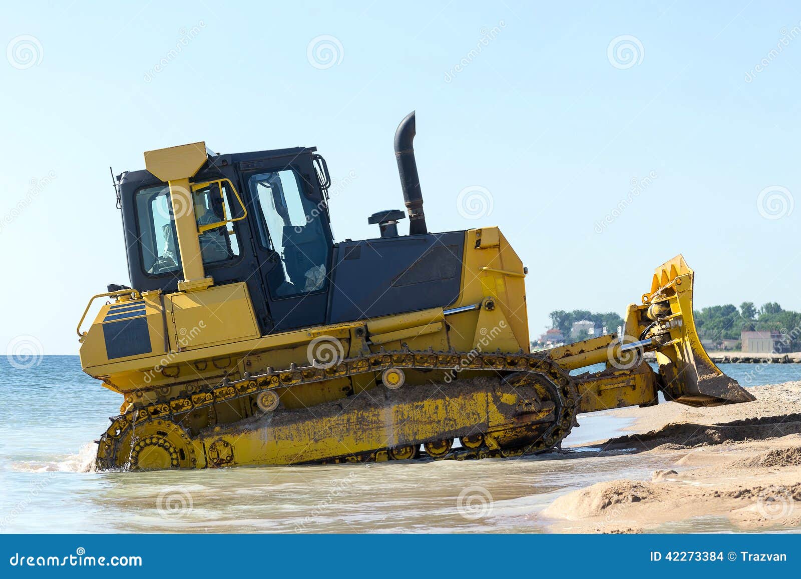 Bulldozer on the beach stock photo. Image of loading - 42273384