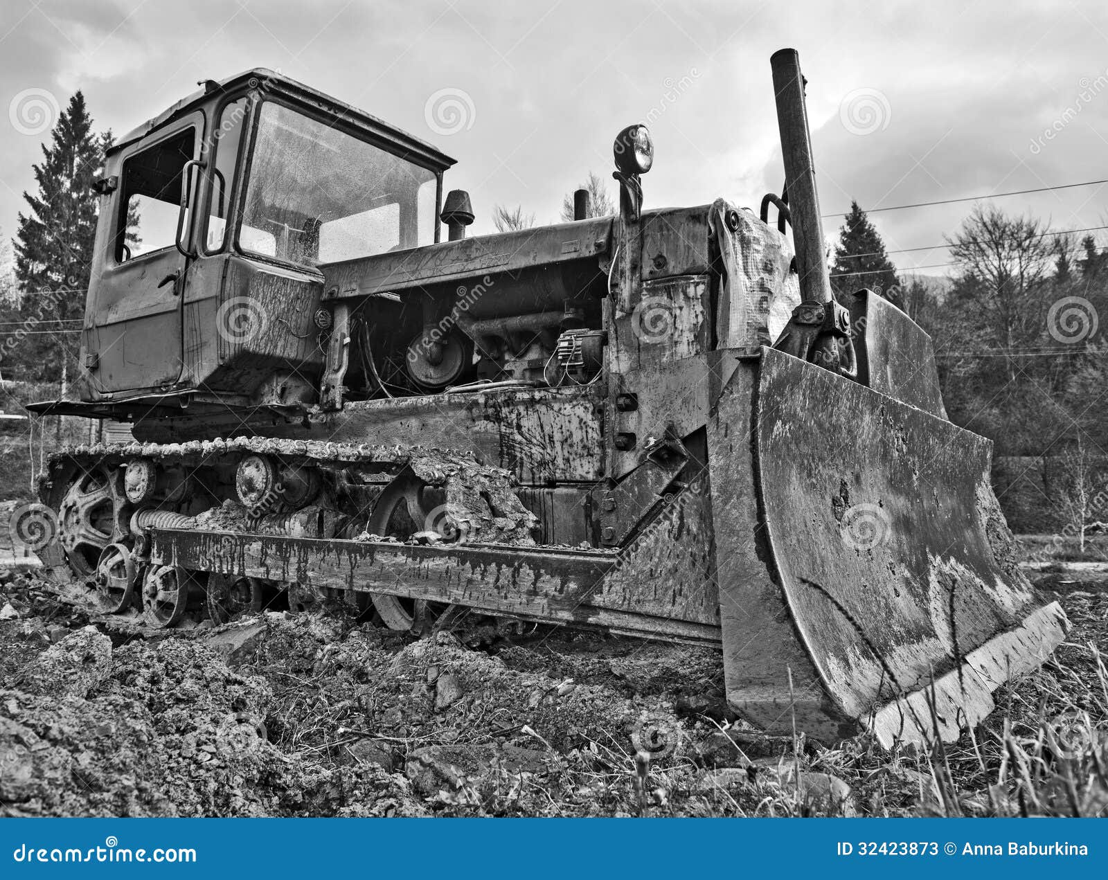 Bulldozer stock image. Image of farmland, black, farm - 32423873