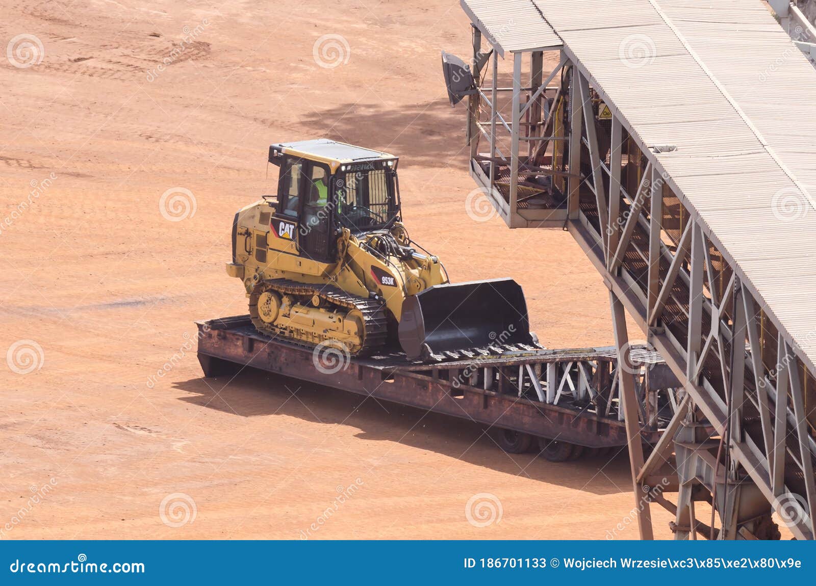 BULLDOZER editorial stock photo. Image of earth, excavator - 186701133