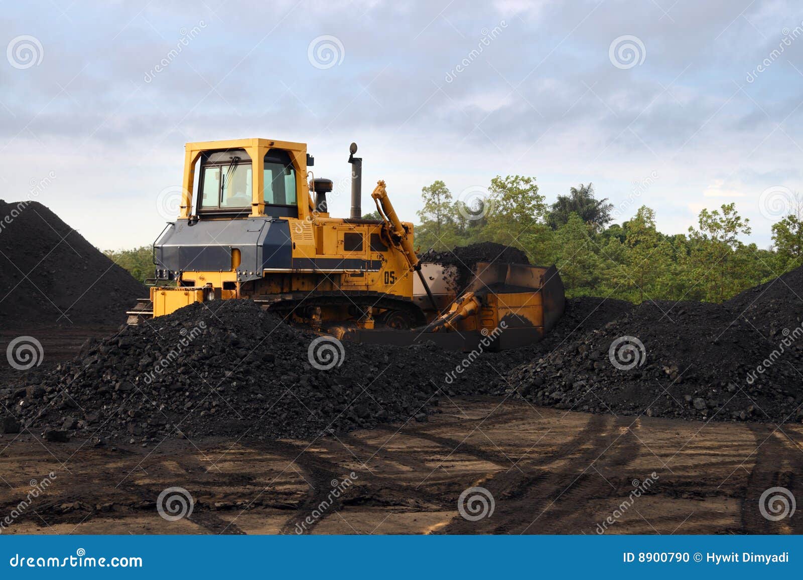 Bulldozer at work stock photo. Image of open, heap, excavation - 8900790