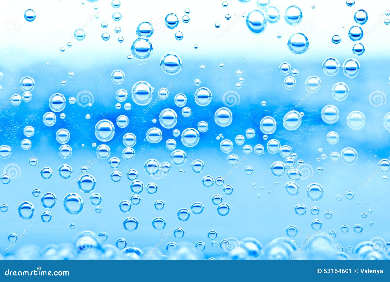 Bulles de l'eau bleue image stock. Image du lumière, formes - 53164601
