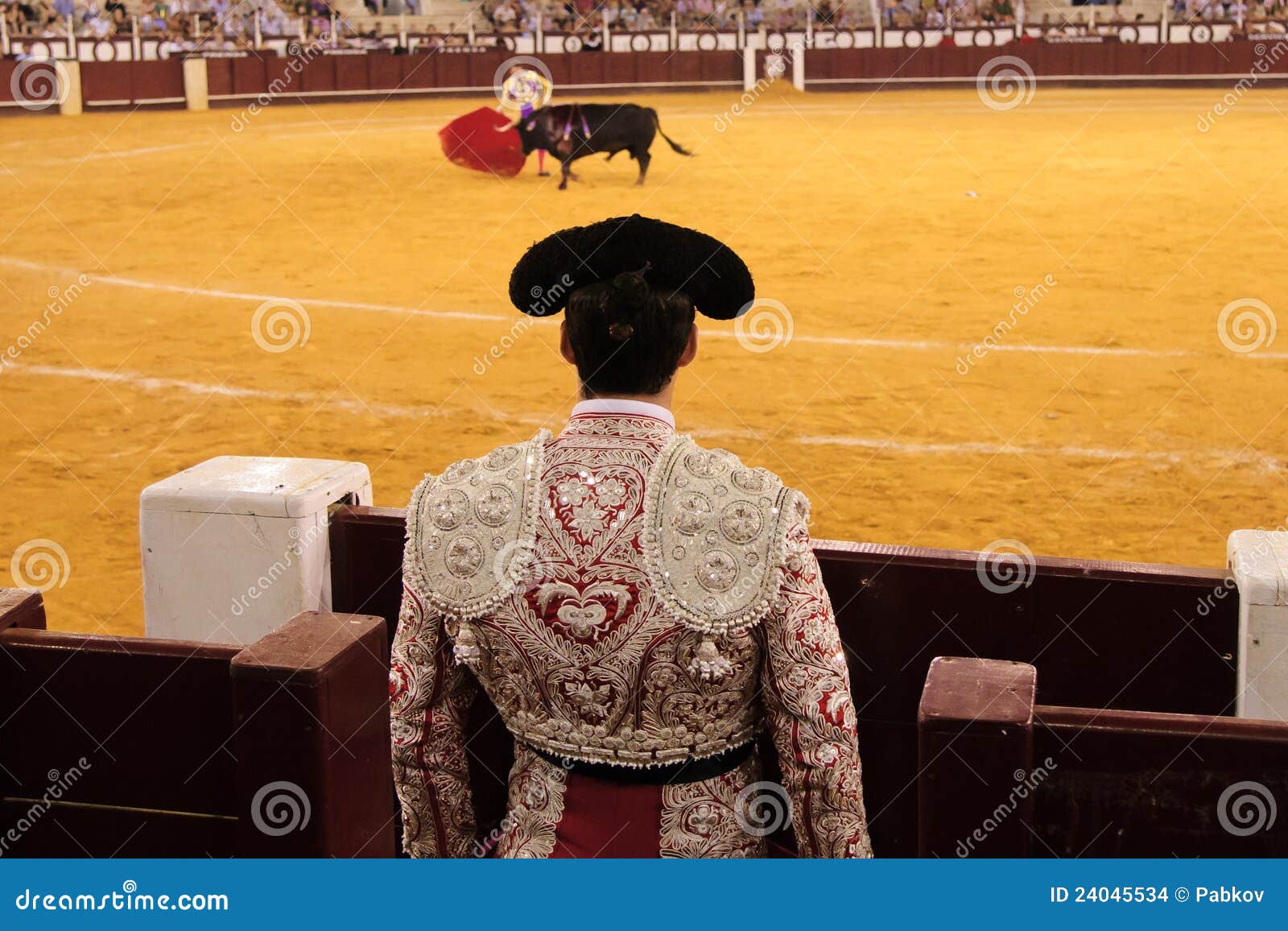 Bullfighter editorial stock image. Image of bullring - 24045534