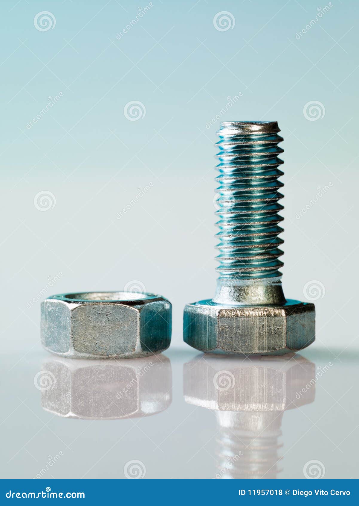 Bullone di vite fotografia stock. Immagine di noce, fronte - 11957018