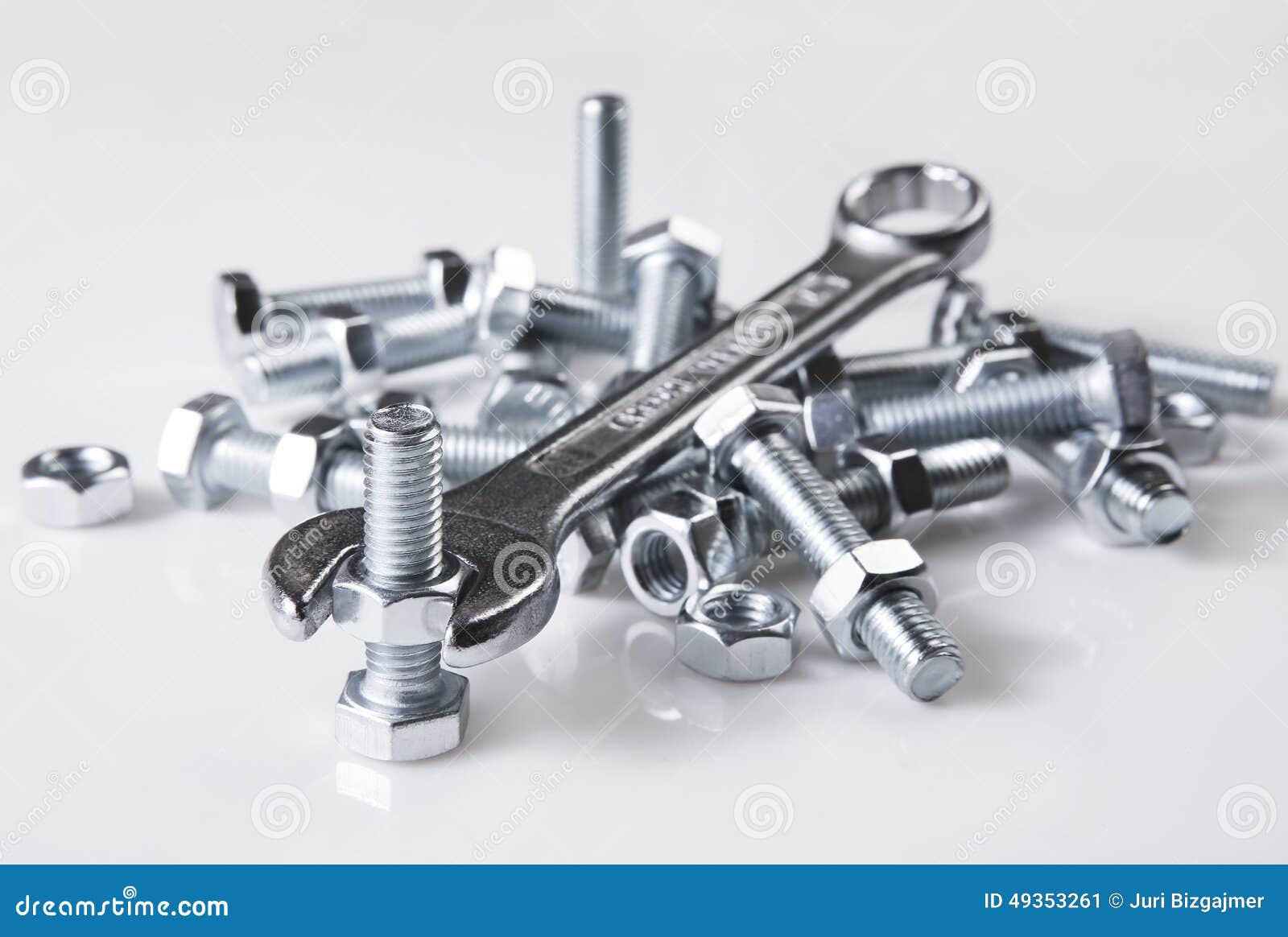 Bulloni E Dadi Delle Chiavi Immagine Stock - Immagine di bullone ...