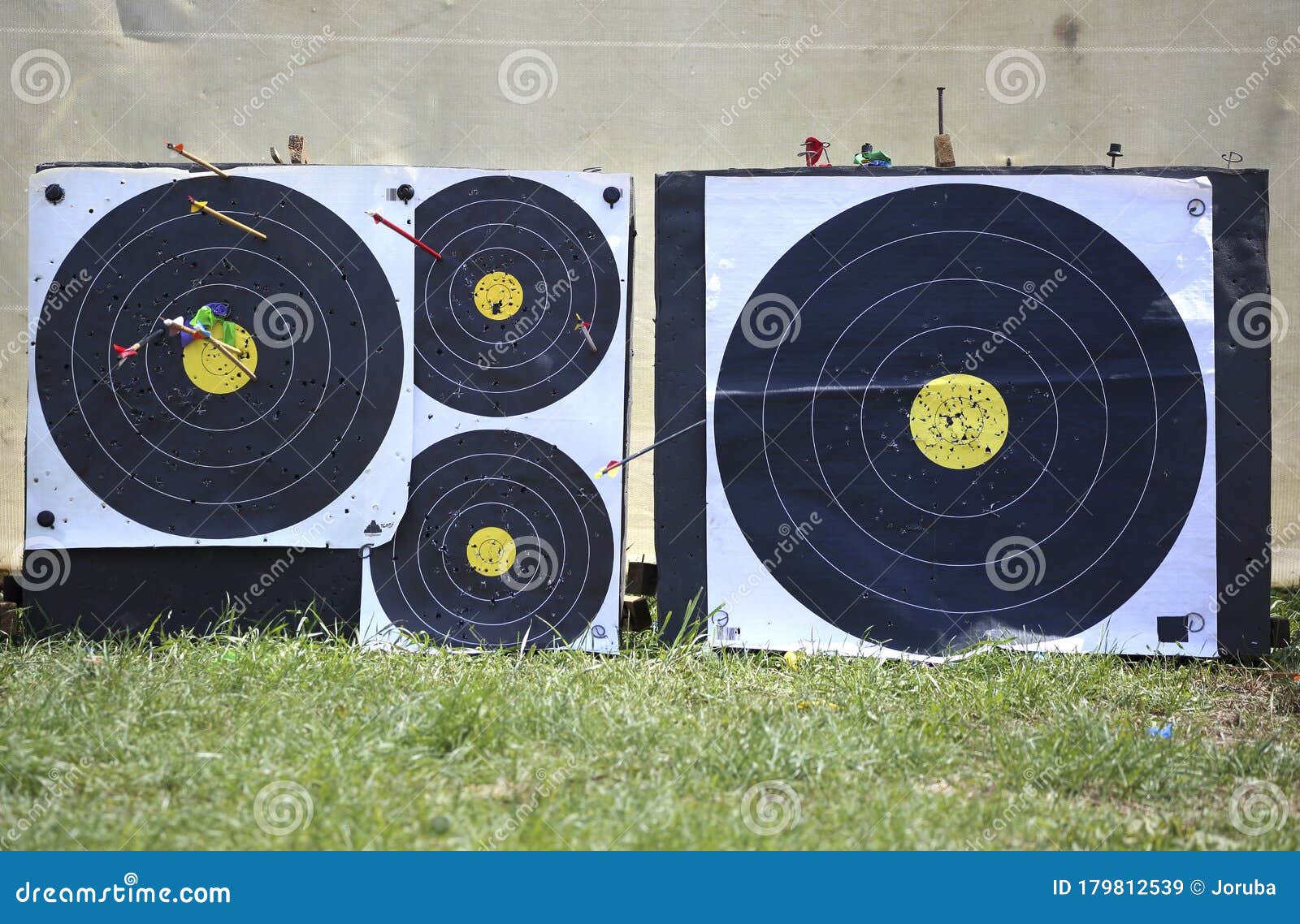 Bullseye with many arrows stock image. Image of arrows - 179812539