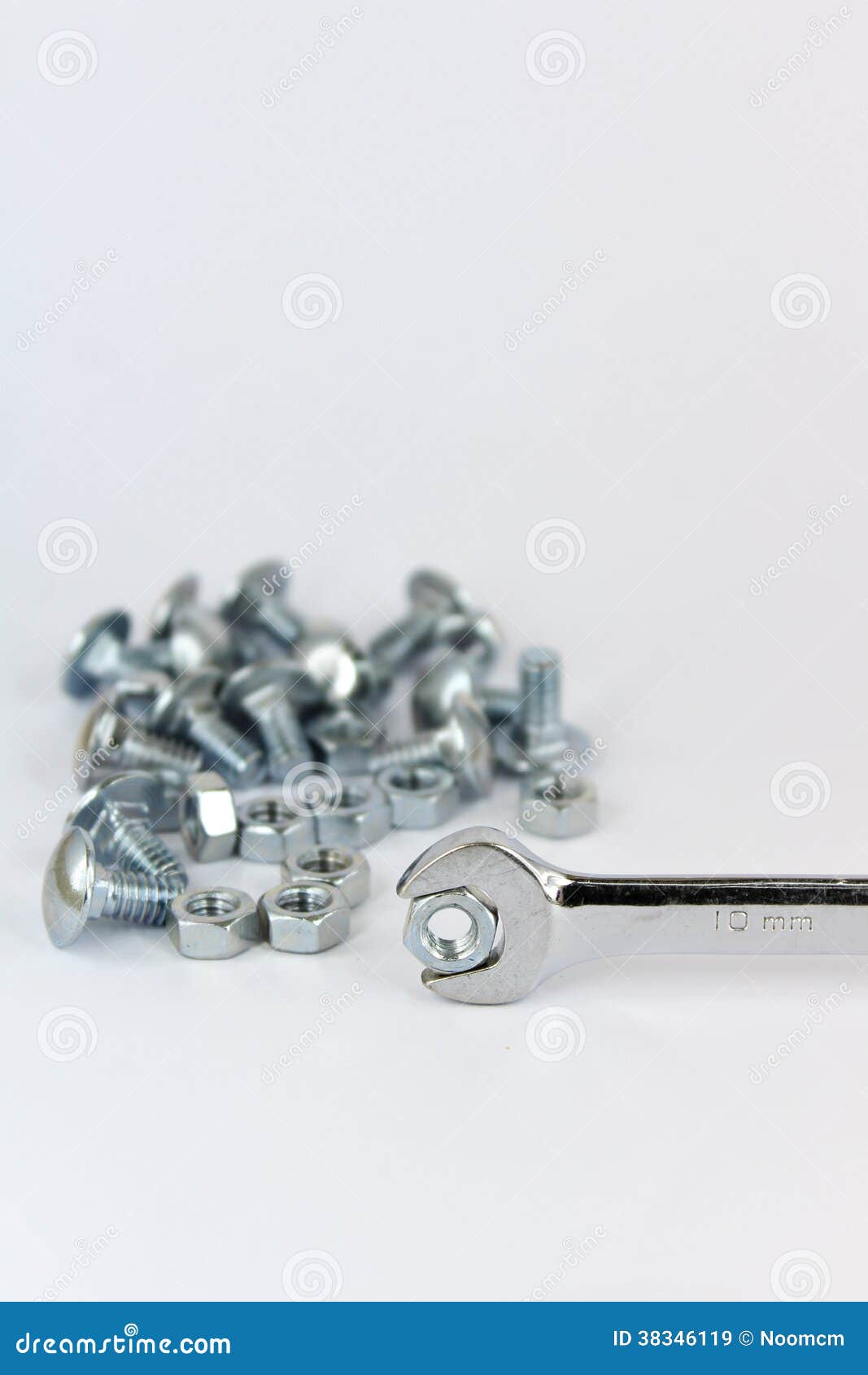 Bult, Mutter Och En Skiftnyckel Fotografering för Bildbyråer - Bild av ...