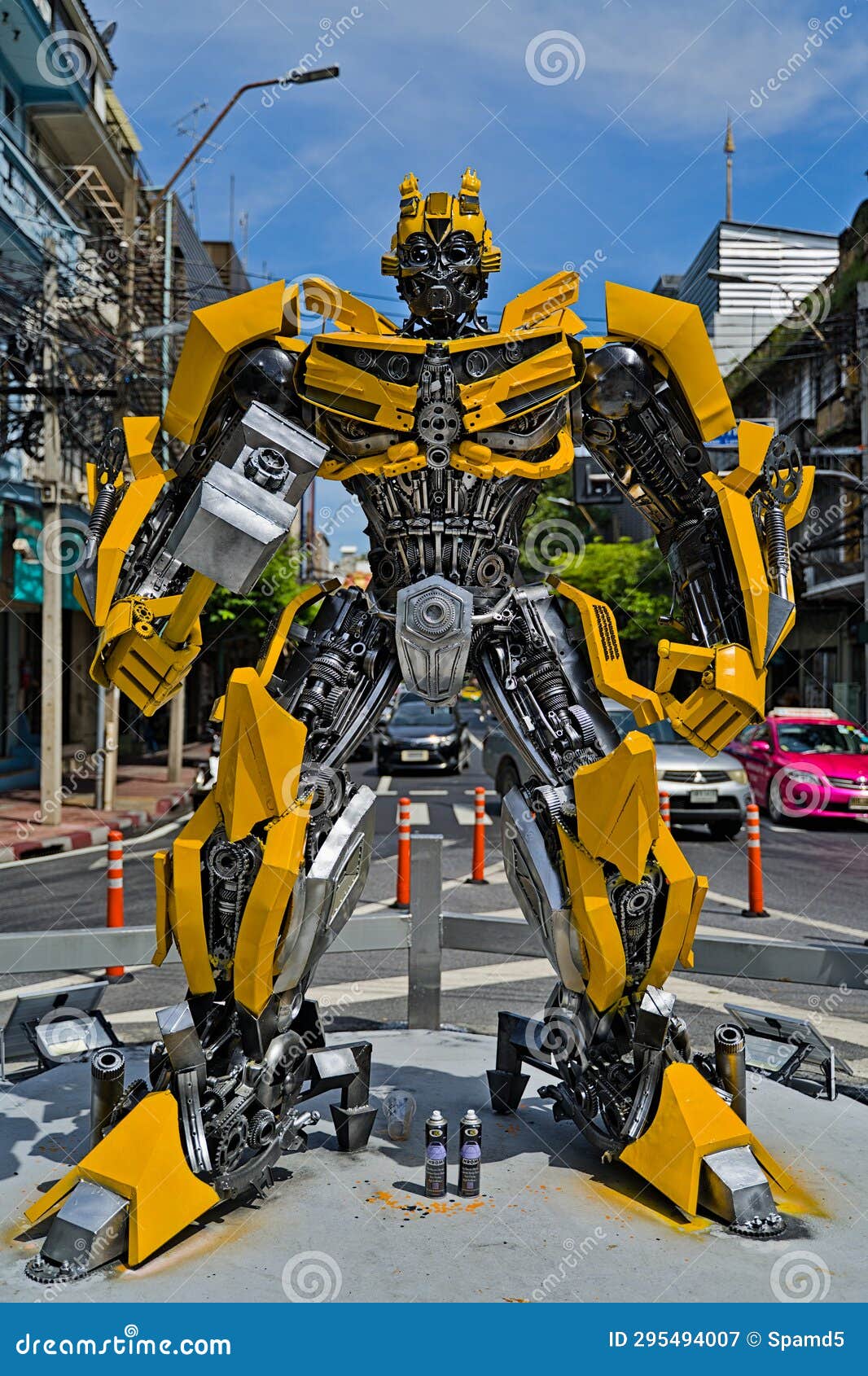 Bumblebee Statue in China Town in Bangkok Editorial Photography - Image ...