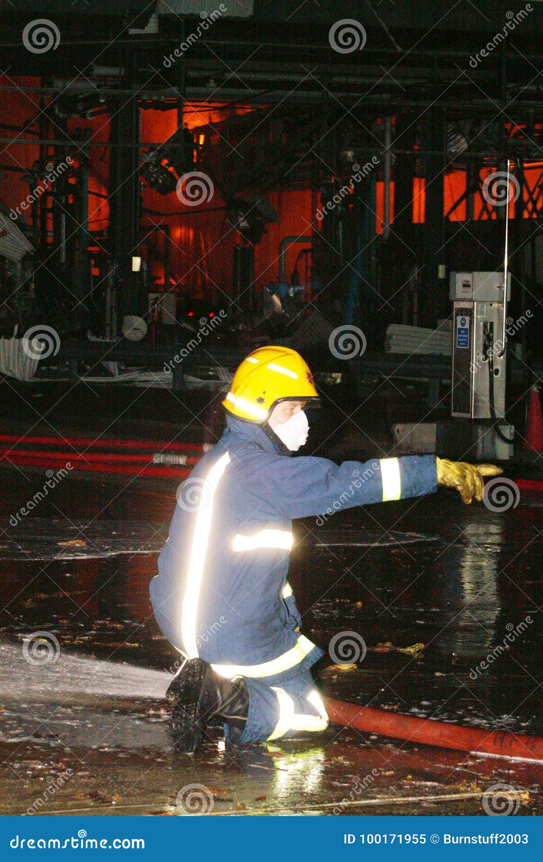 Buncefeld Fuel depot fire editorial image. Image of national - 100171955