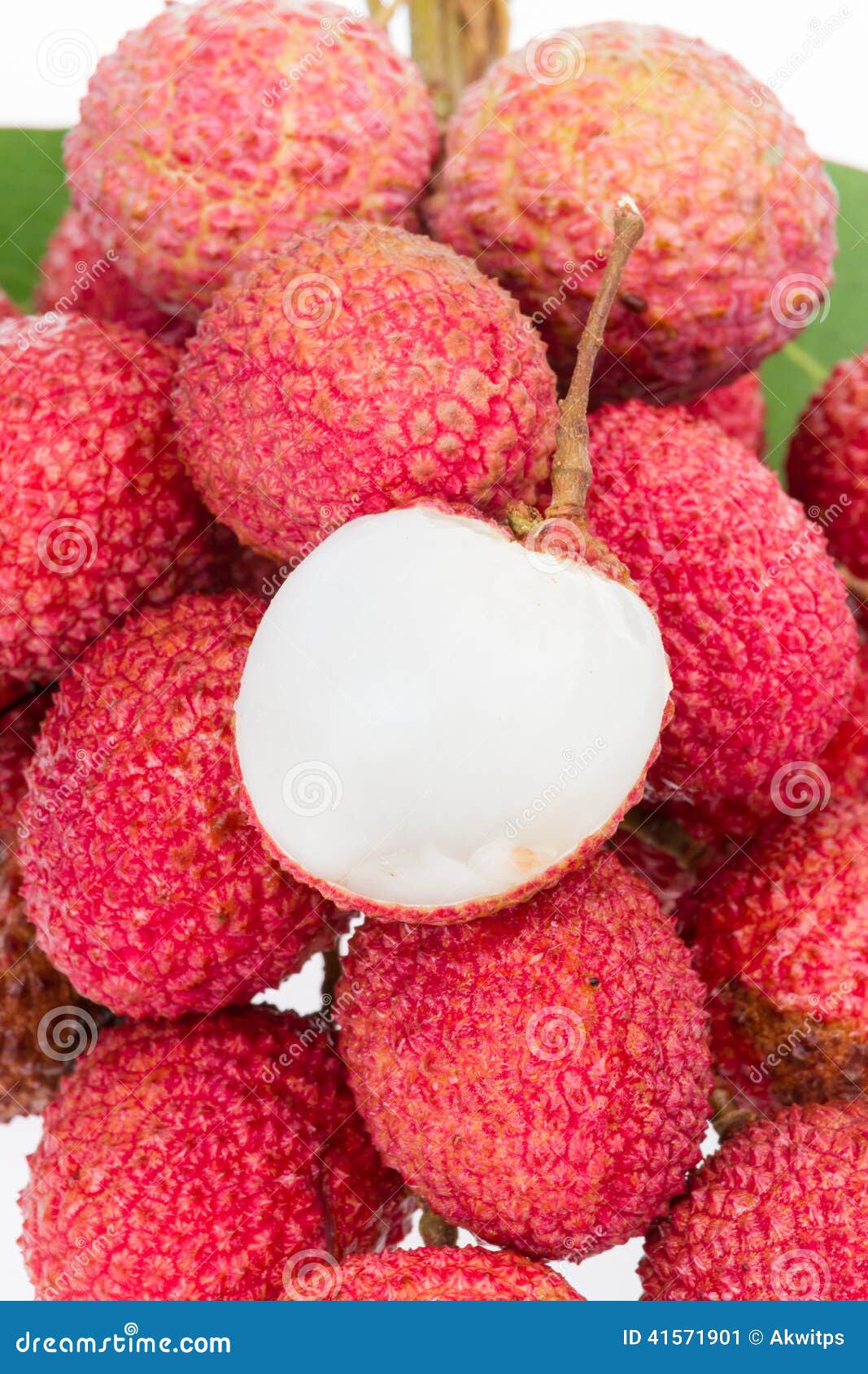 Bunch of fresh lychee stock image. Image of leaf, pulp - 41571901