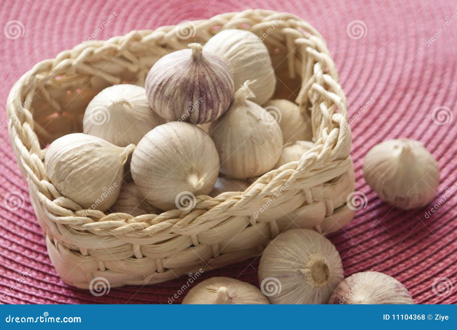 Bunch of Garlic in a Basket Stock Photo - Image of fresh, food: 11104368