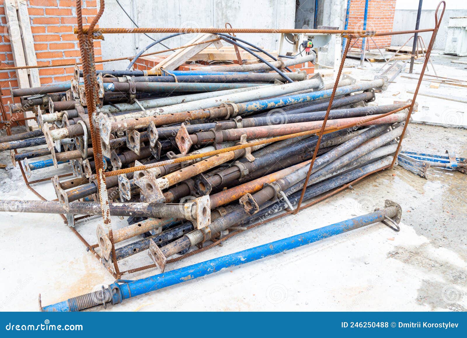 A Bunch of Telescopic Rack-jack for Mounting the Formwork of a ...
