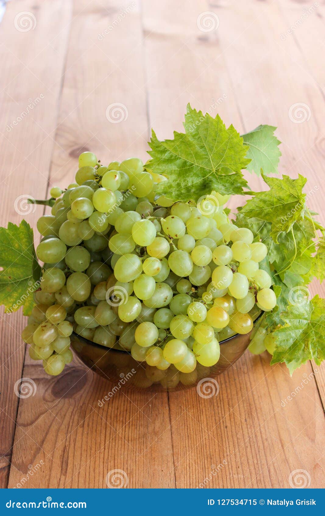 Bunches of Green Grapes in a Cup Stock Image - Image of oval, bunch ...
