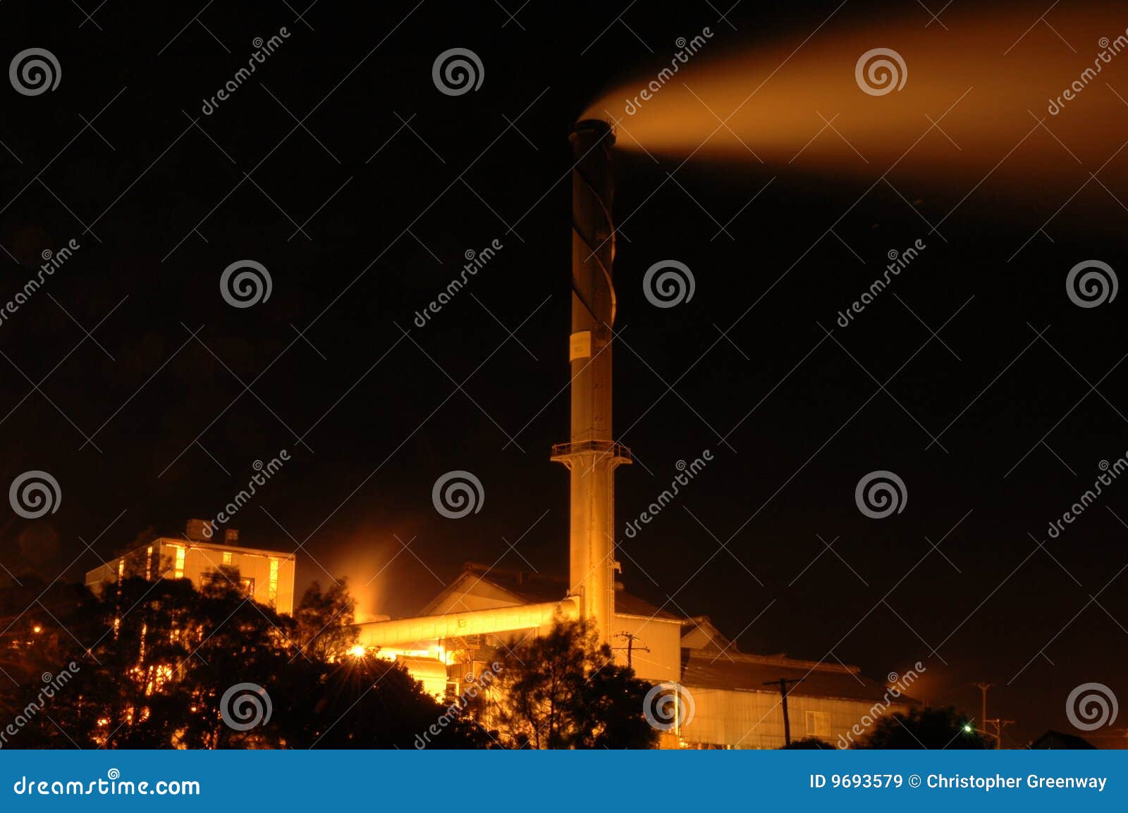 Bundaberg sugar mill stock image. Image of smoke, queensland - 9693579