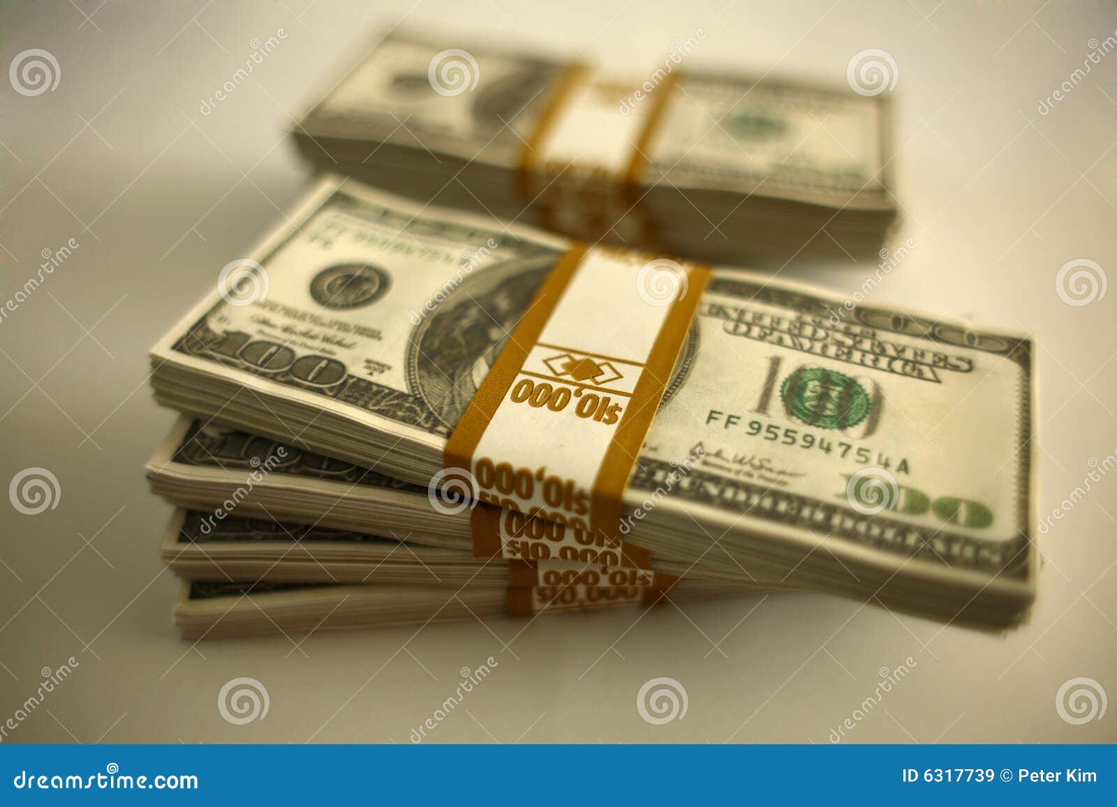 Bundels van contant geld stock afbeelding. Image of stapel - 6317739