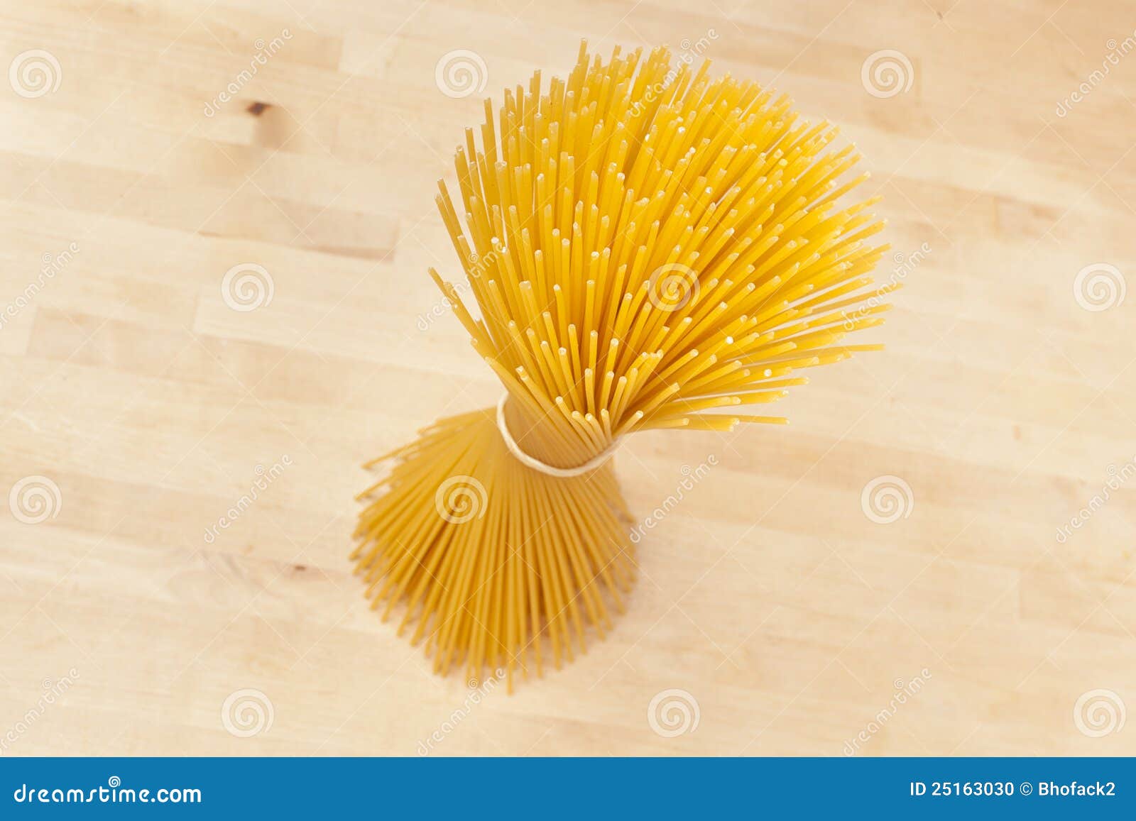 Bundle of dry spaghetti stock photo. Image of spaghetti - 25163030
