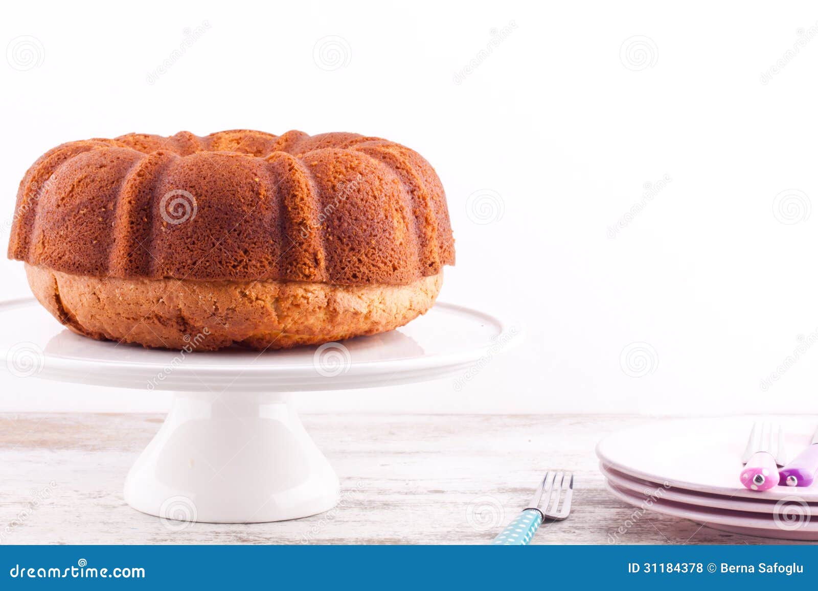 Bundt pound cake stock photo. Image of iisolated, color - 31184378