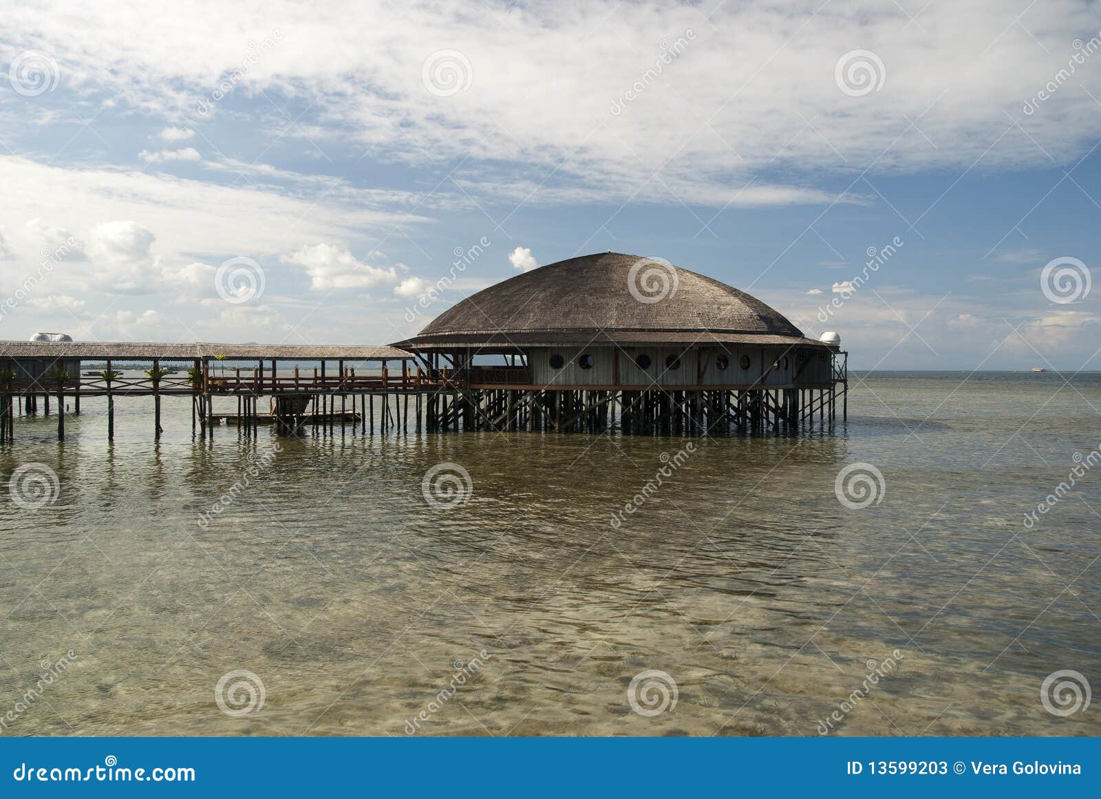 Bungalo, isla de Borneo imagen de archivo. Imagen de fondos - 13599203