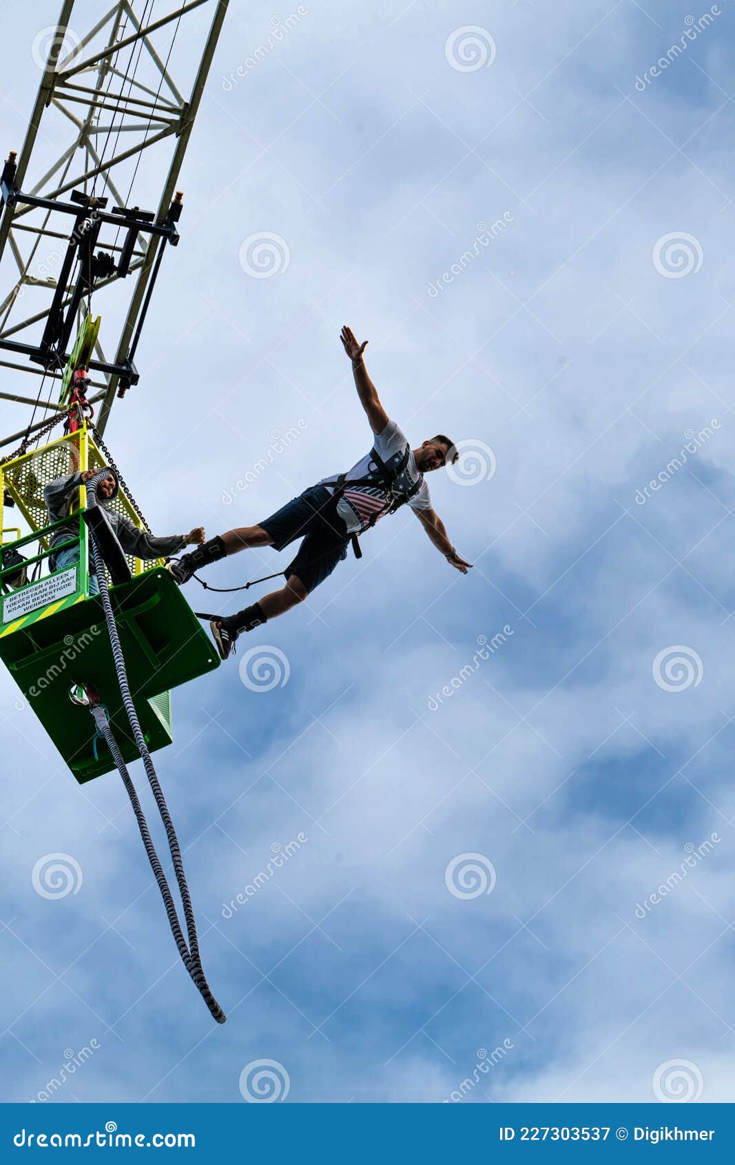 Bungee jumping in the sky editorial photography. Image of outline ...