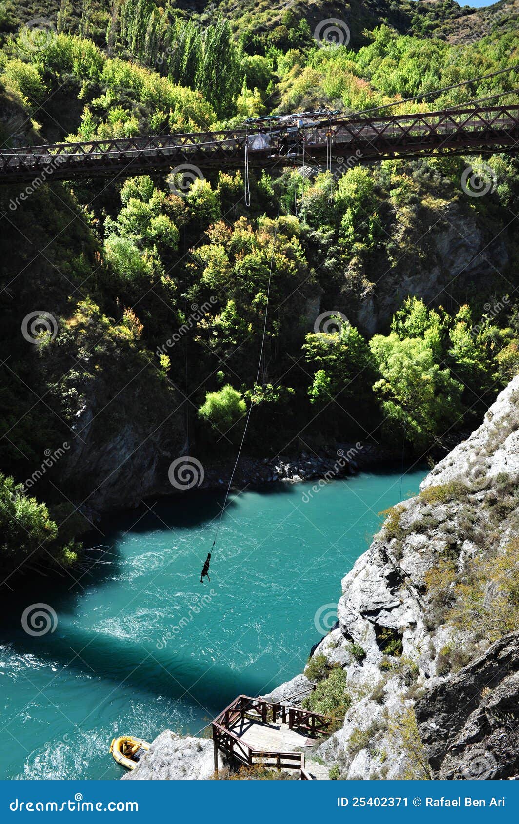 Bungy Jumping in Queenstown Stock Image - Image of jumper, jump: 25402371