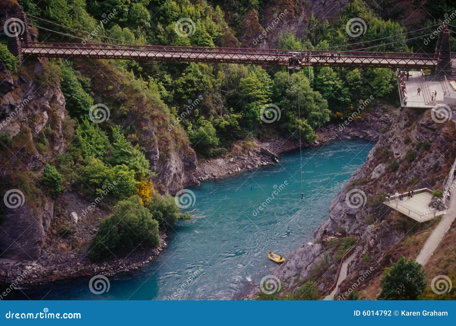 Bungy Springen Der Kawarau Brücke Stockfoto - Bild von grün, brücke ...