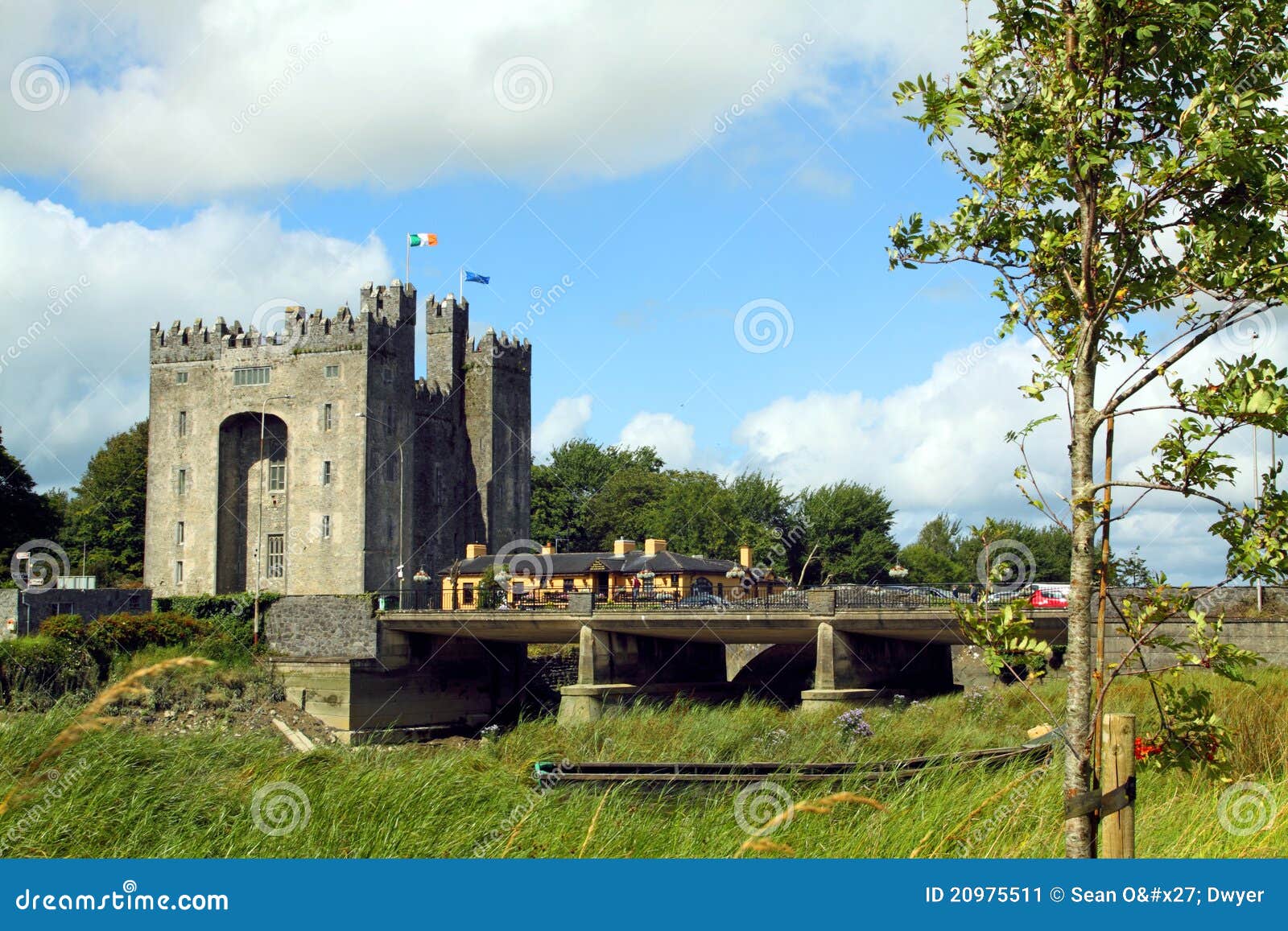 Bunratty Castle Co. Clare Ireland Stock Image - Image of fight, county ...