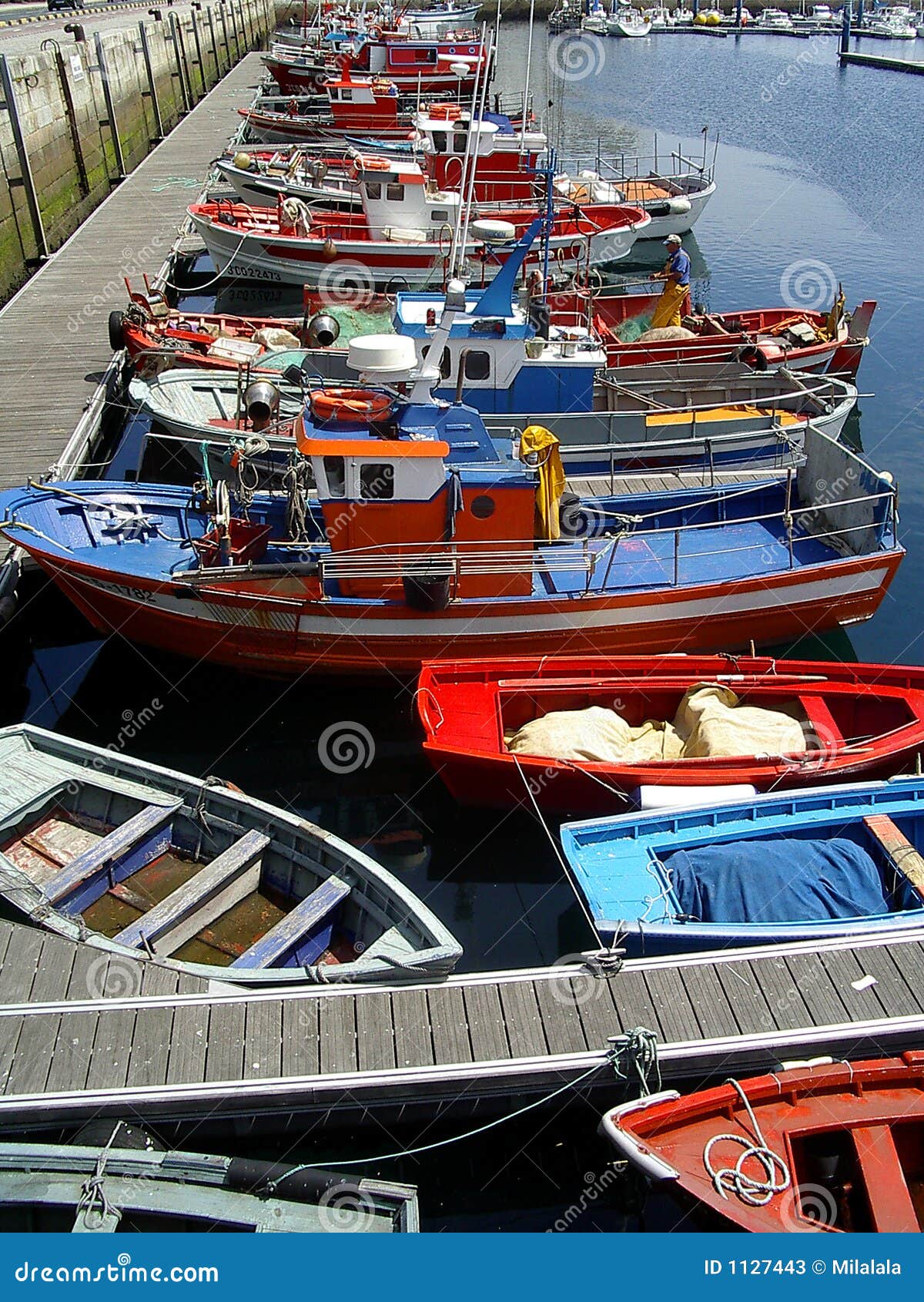 Bunte Boote Im Spanischen Hafen Stockbild - Bild von farbe, freizeit ...