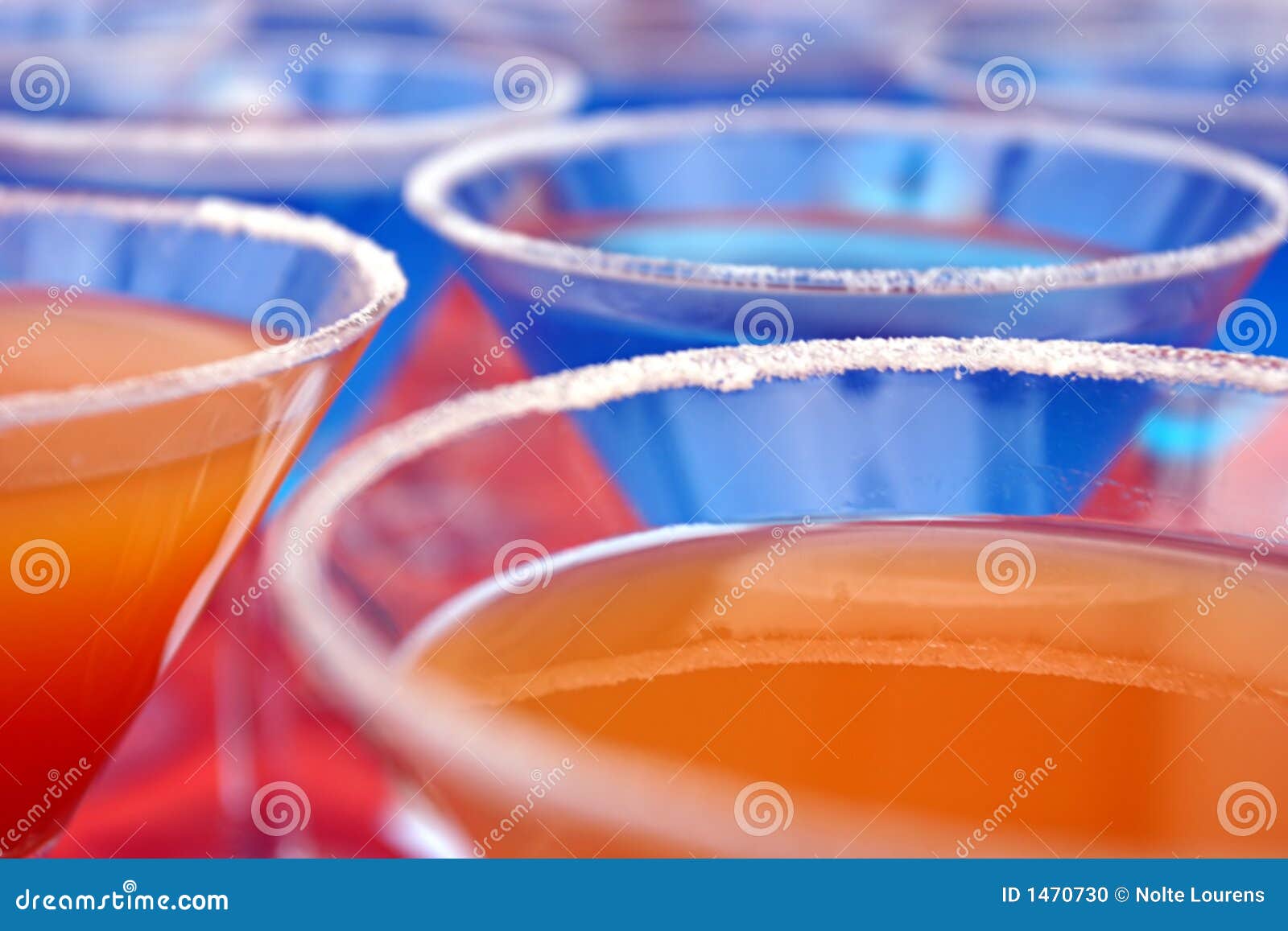 Bunte Cocktails stockfoto. Bild von funktion, saft, martini - 1470730