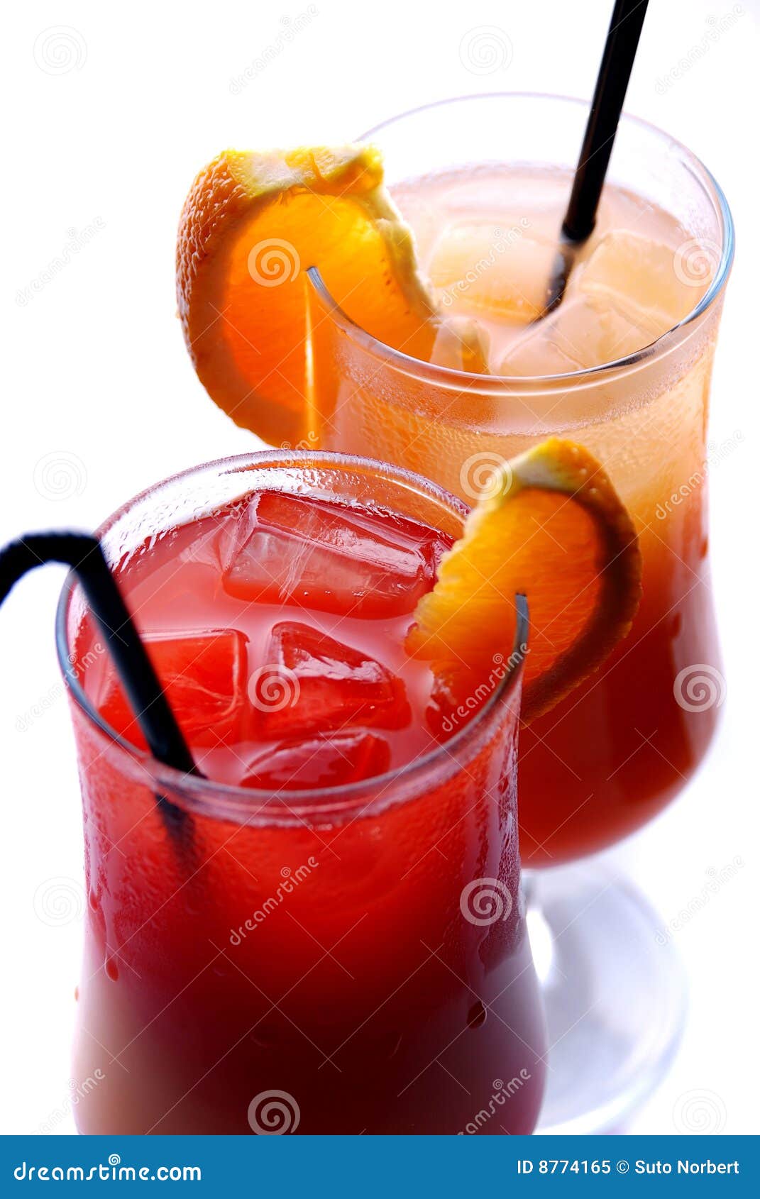 Bunte Cocktails stockbild. Bild von rund, mischung, reflexion - 8774165