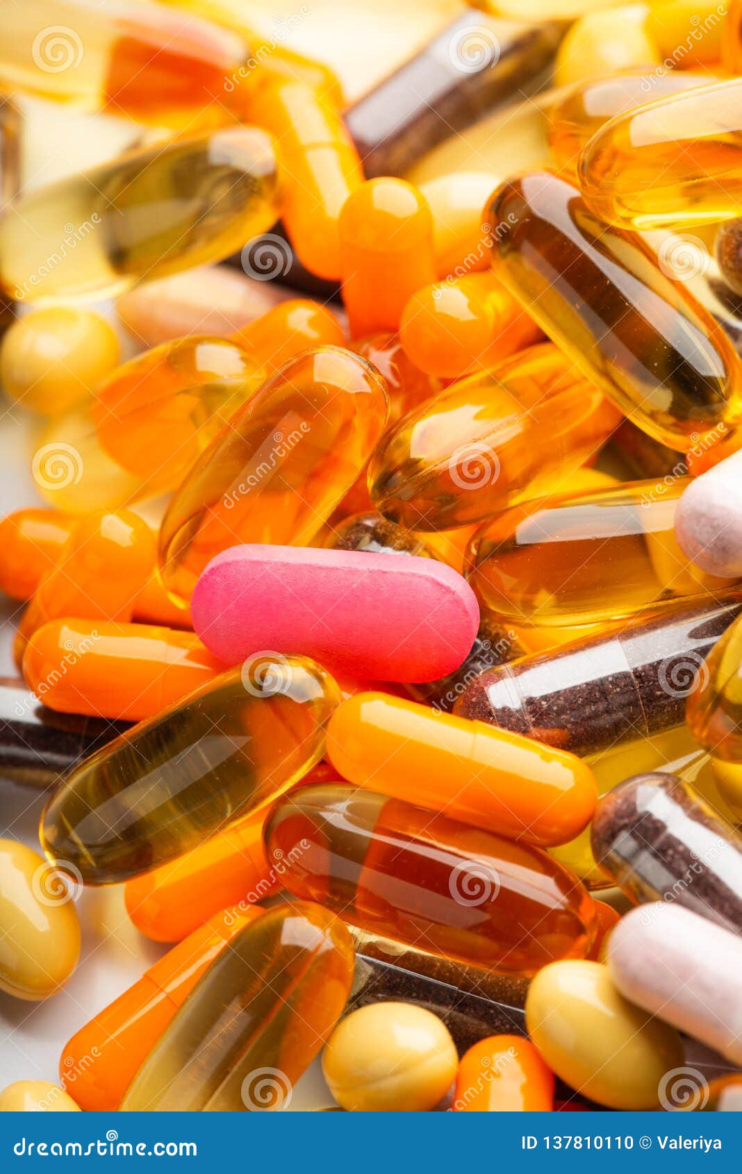 Bunte Medikation Und Pillen Von Oben Stockfoto - Bild von tablette ...