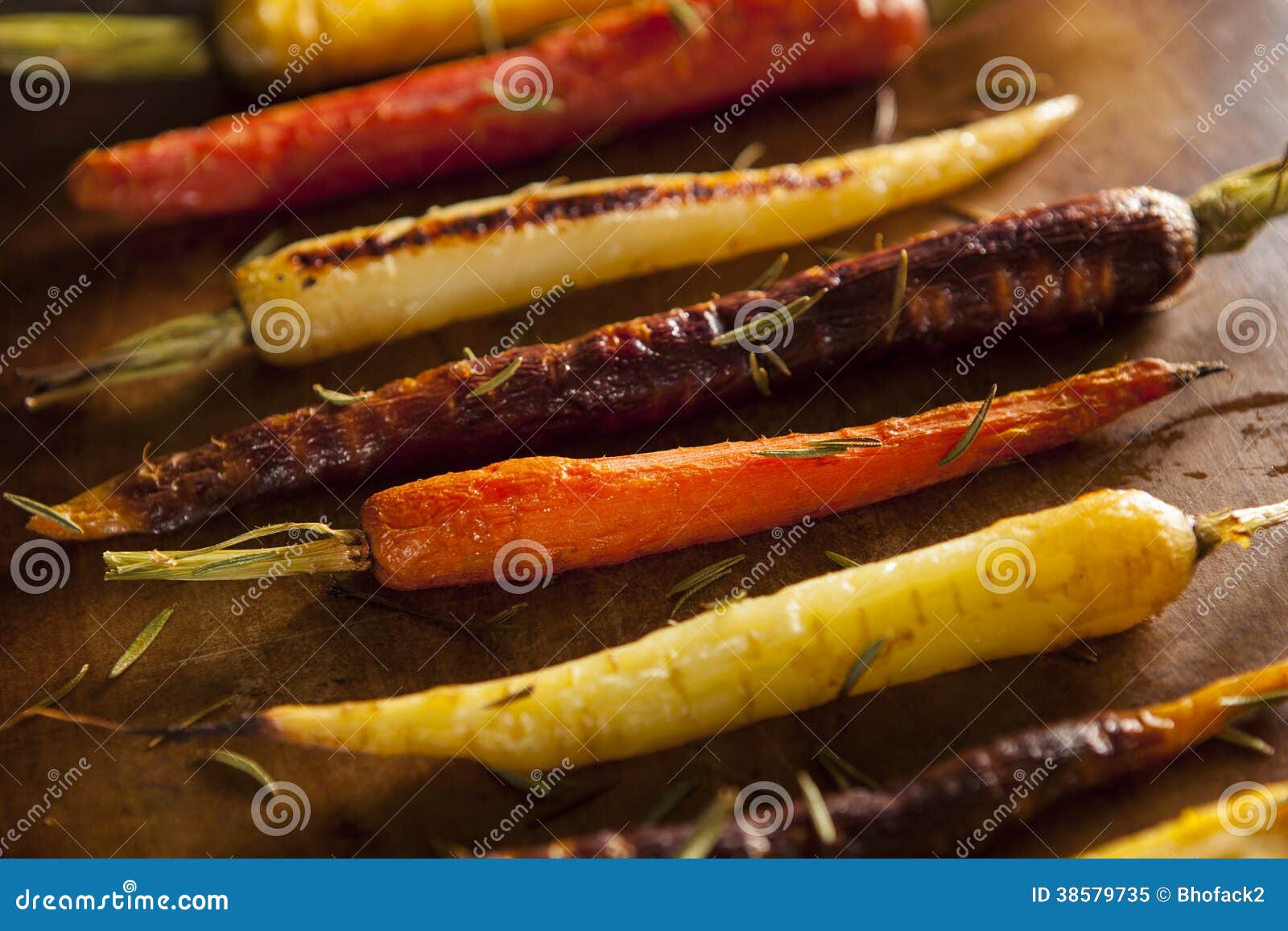 Bunte Multi Farbige Gebratene Karotten Stockbild - Bild von bündel ...