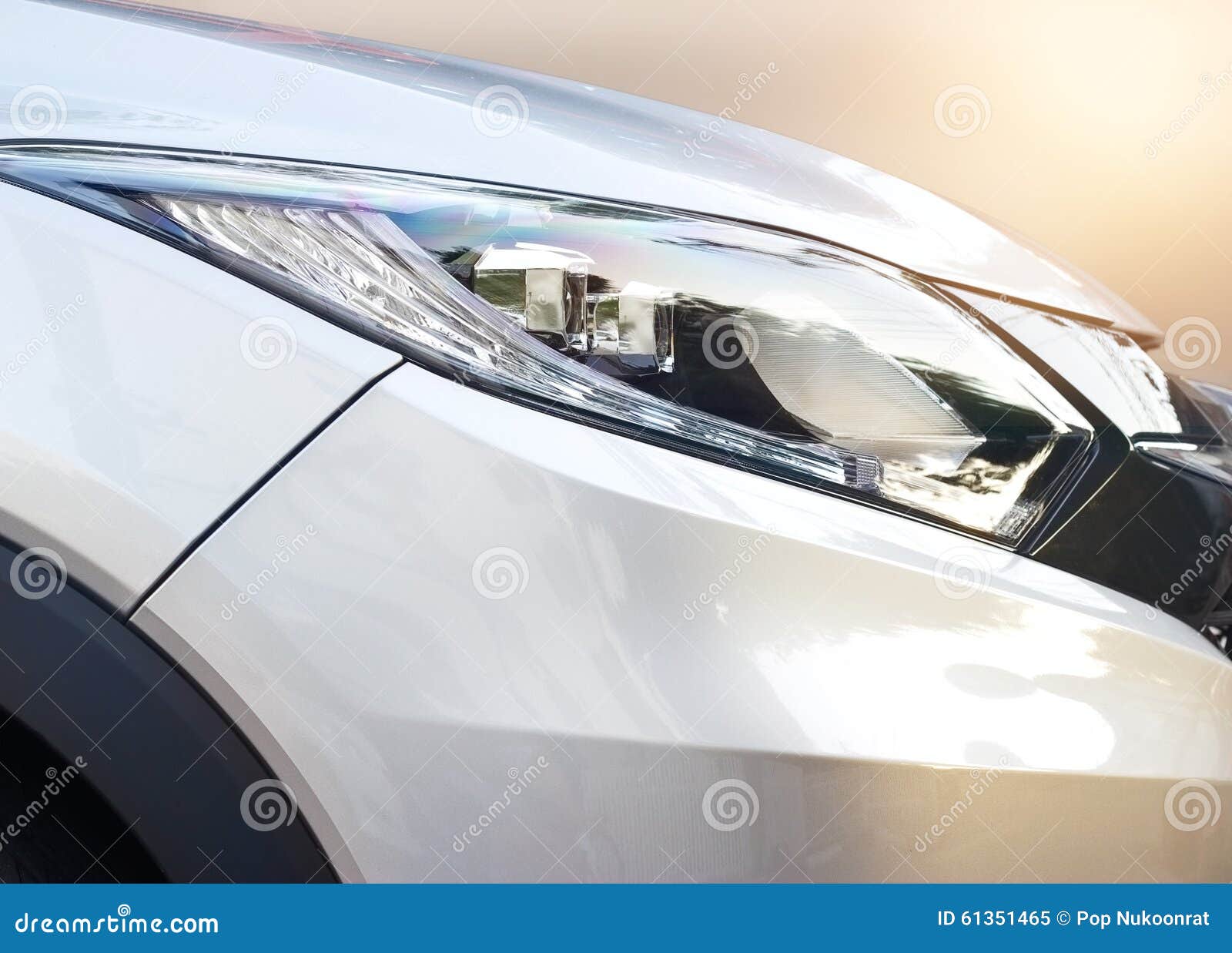 Bunte Scheinwerfer Der Nahaufnahme Des Autos Stockbild - Bild von ...