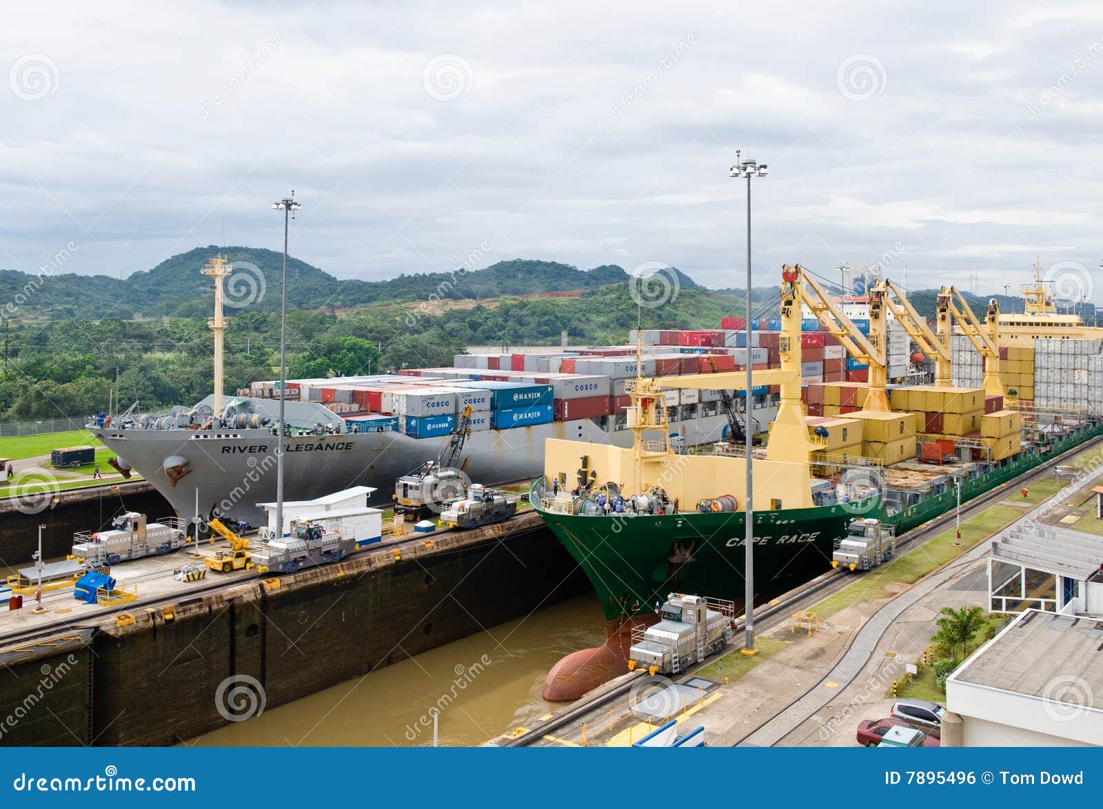 Buques De Carga Del Canal De Panamá Foto editorial - Imagen de ...