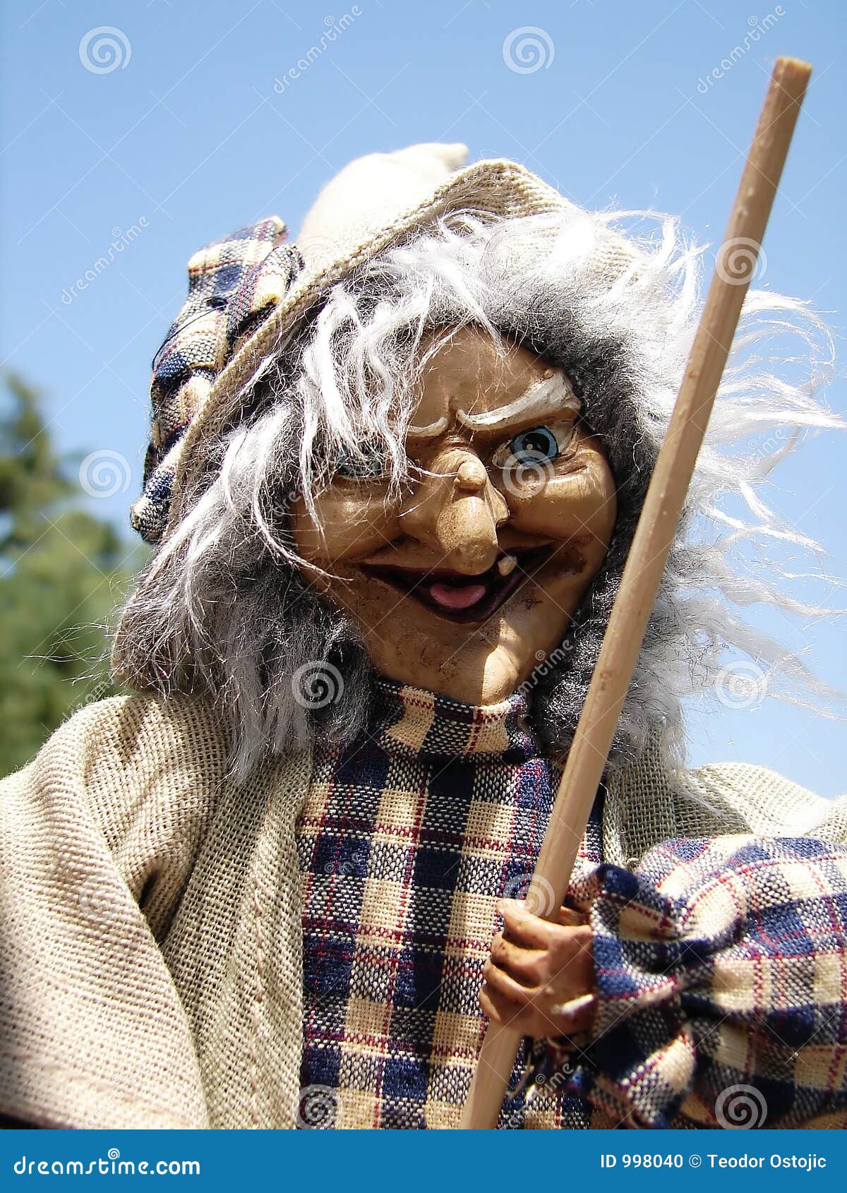 Burattino della strega fotografia stock. Immagine di incantatrice - 998040