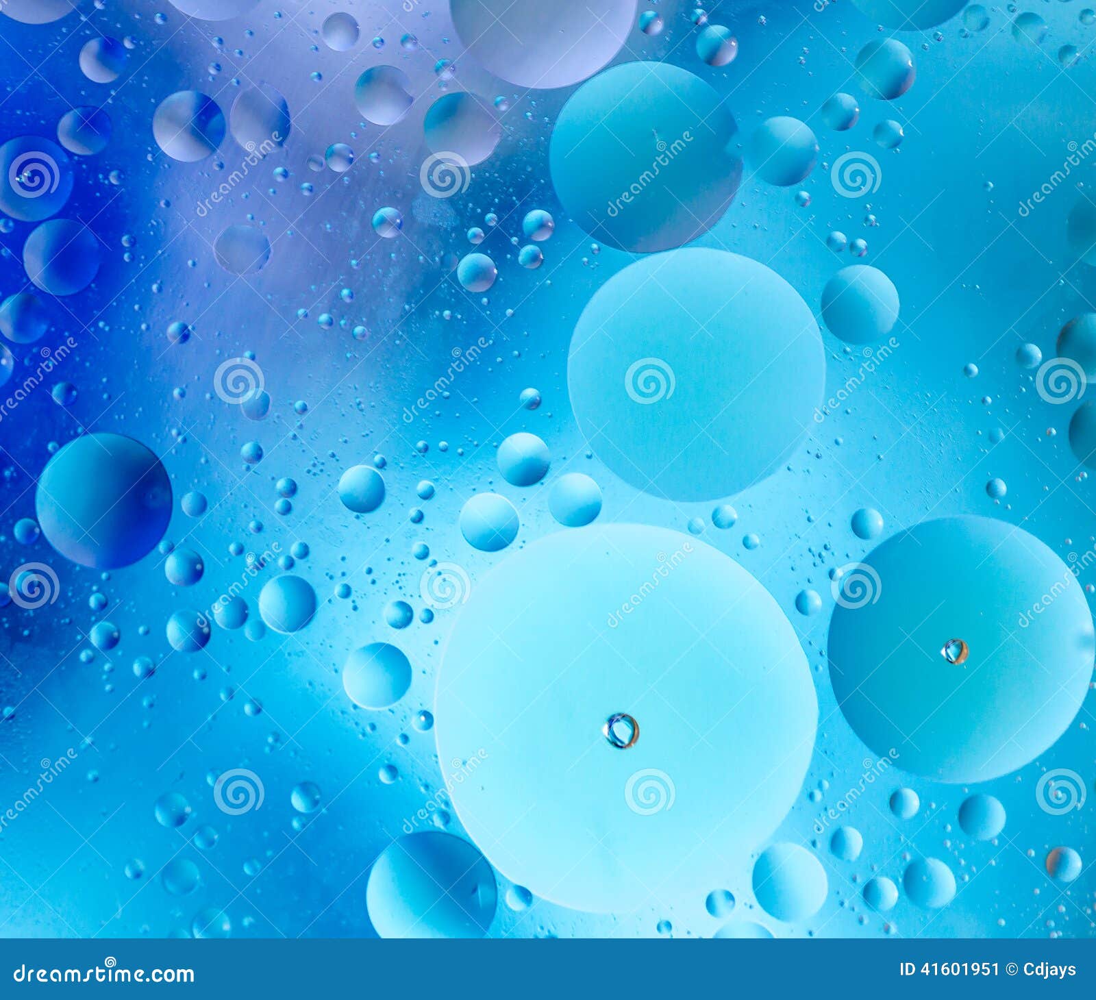 Burbujas azules en agua imagen de archivo. Imagen de textura - 41601951