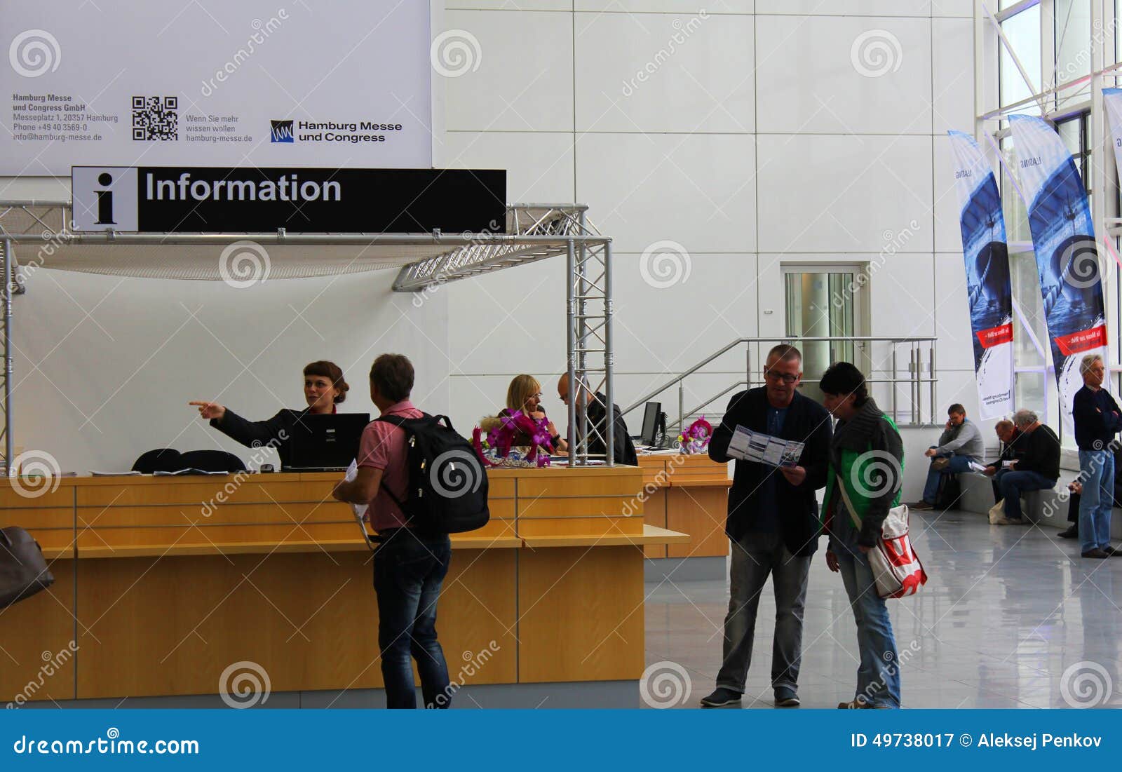 Bureau de renseignements photographie éditorial. Image du gens - 49738017