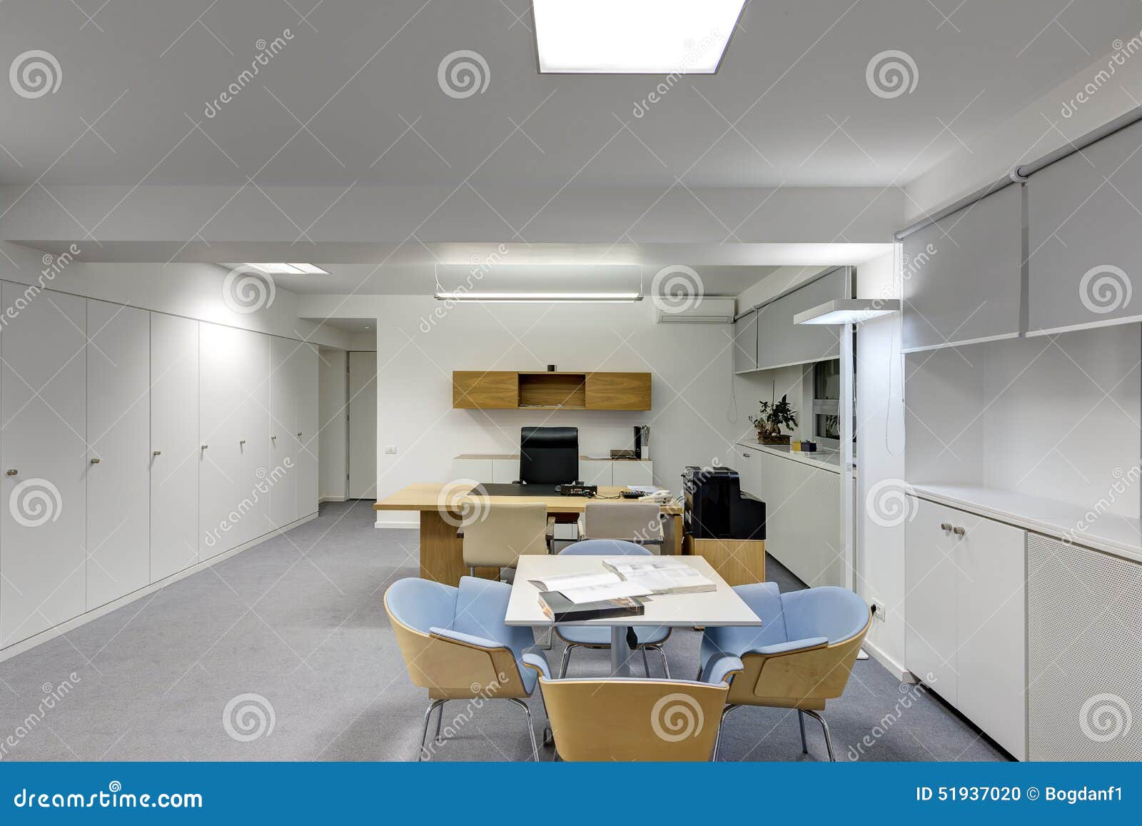 Bureau moderne photo stock. Image du directeur, intérieur - 51937020