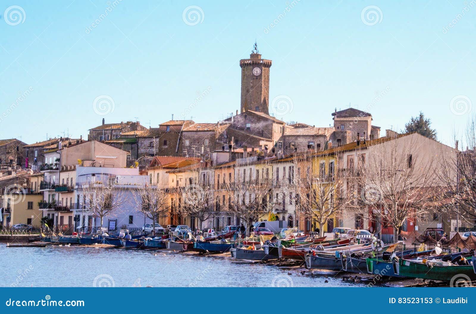Burg De Marta No Lago Bolsena Imagem de Stock - Imagem de vila, turismo ...