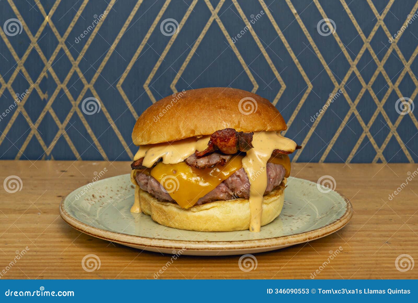 Burger Beef Cooking Time Varies Depending on the Desired Doneness (rare ...