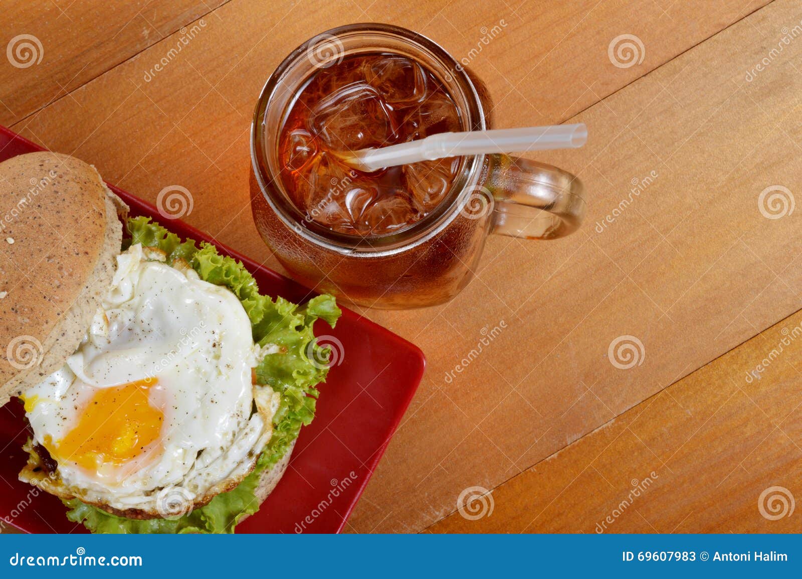 Burger and iced tea stock image. Image of glass, condensation - 69607983