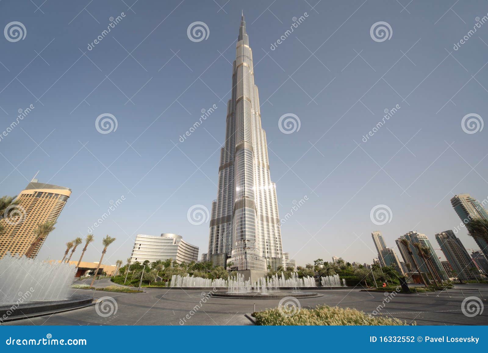 Burj Dubai Skyscraper, Square with Fountains Editorial Photography ...