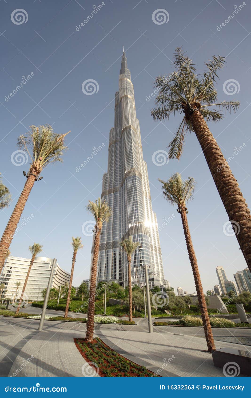 Burj Dubai Skyscraper, Square with Palms Editorial Stock Photo - Image ...