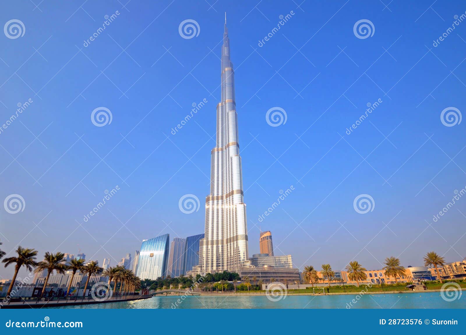 Burj Khalifa editorial photo. Image of east, pond, united - 28723576
