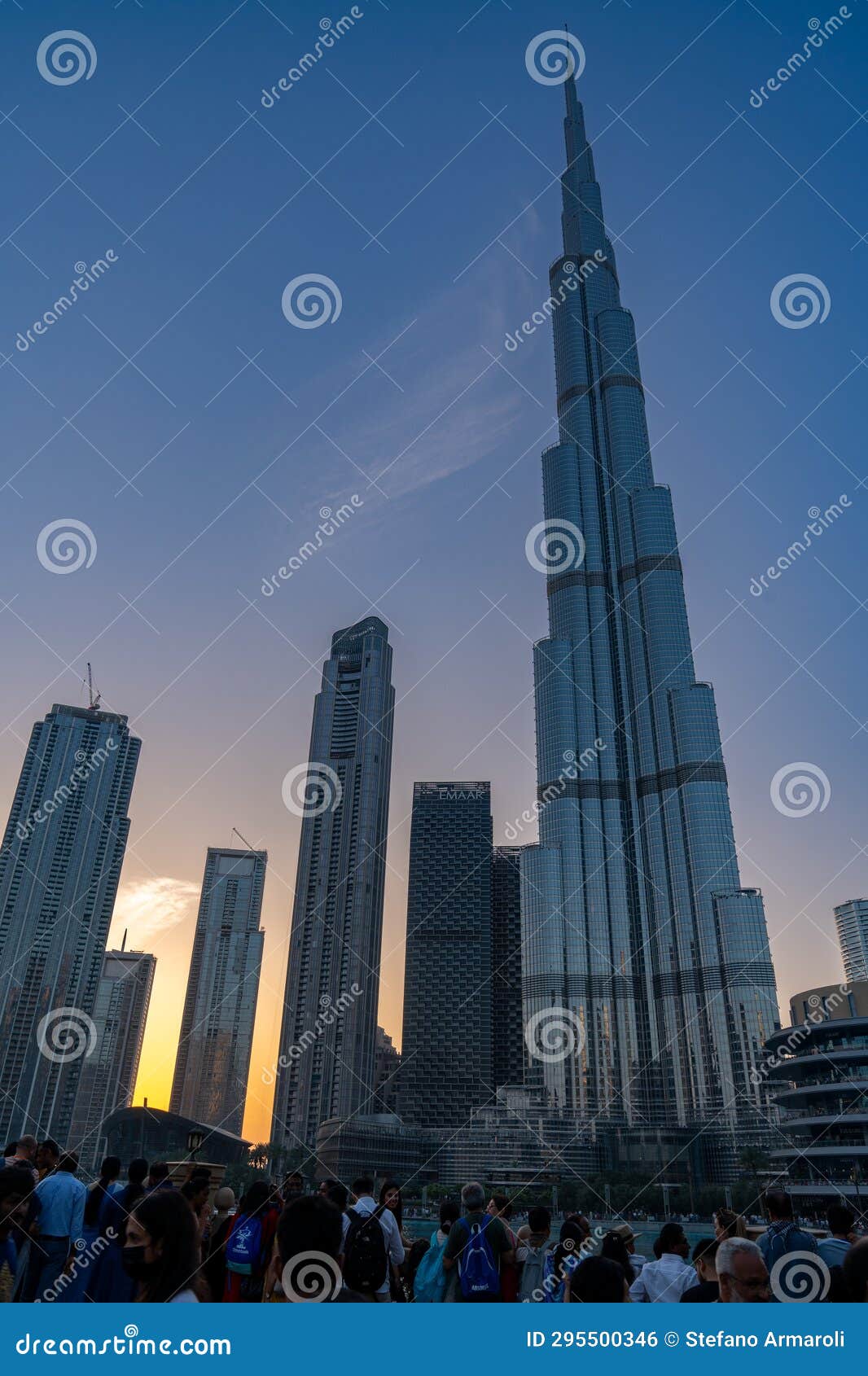 Burj Khalifa editorial photo. Image of glass, architecture - 295500346