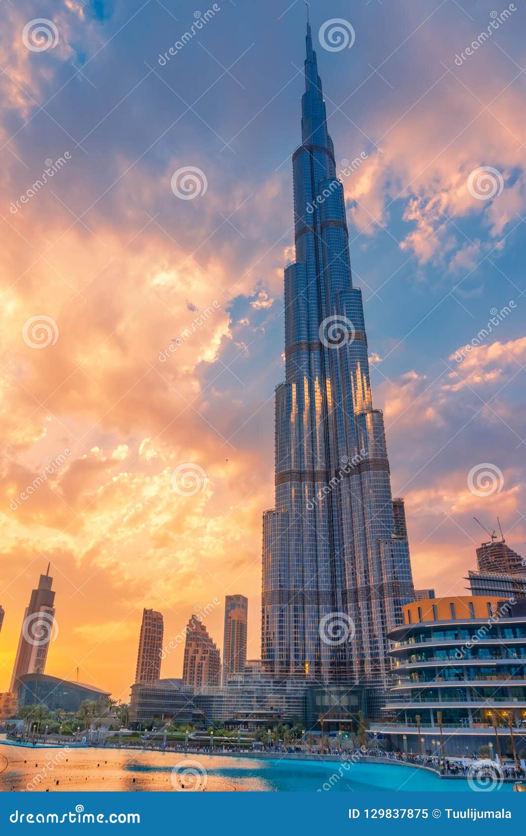 Burj Khalifa Skyscraper at Sunset Editorial Image - Image of modern ...