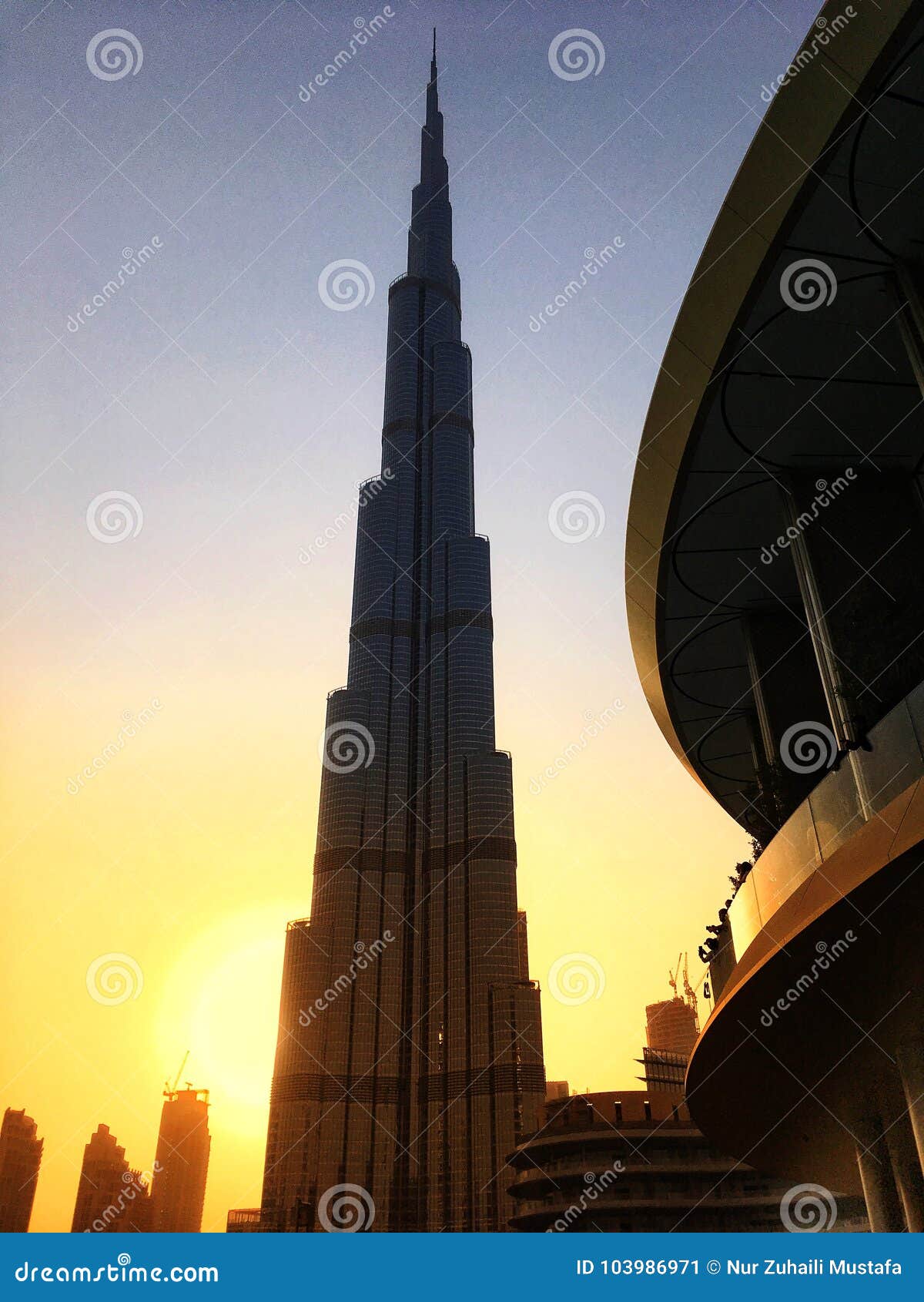 Burj Khalifa Sunset View image stock. Image du tallest - 103986971